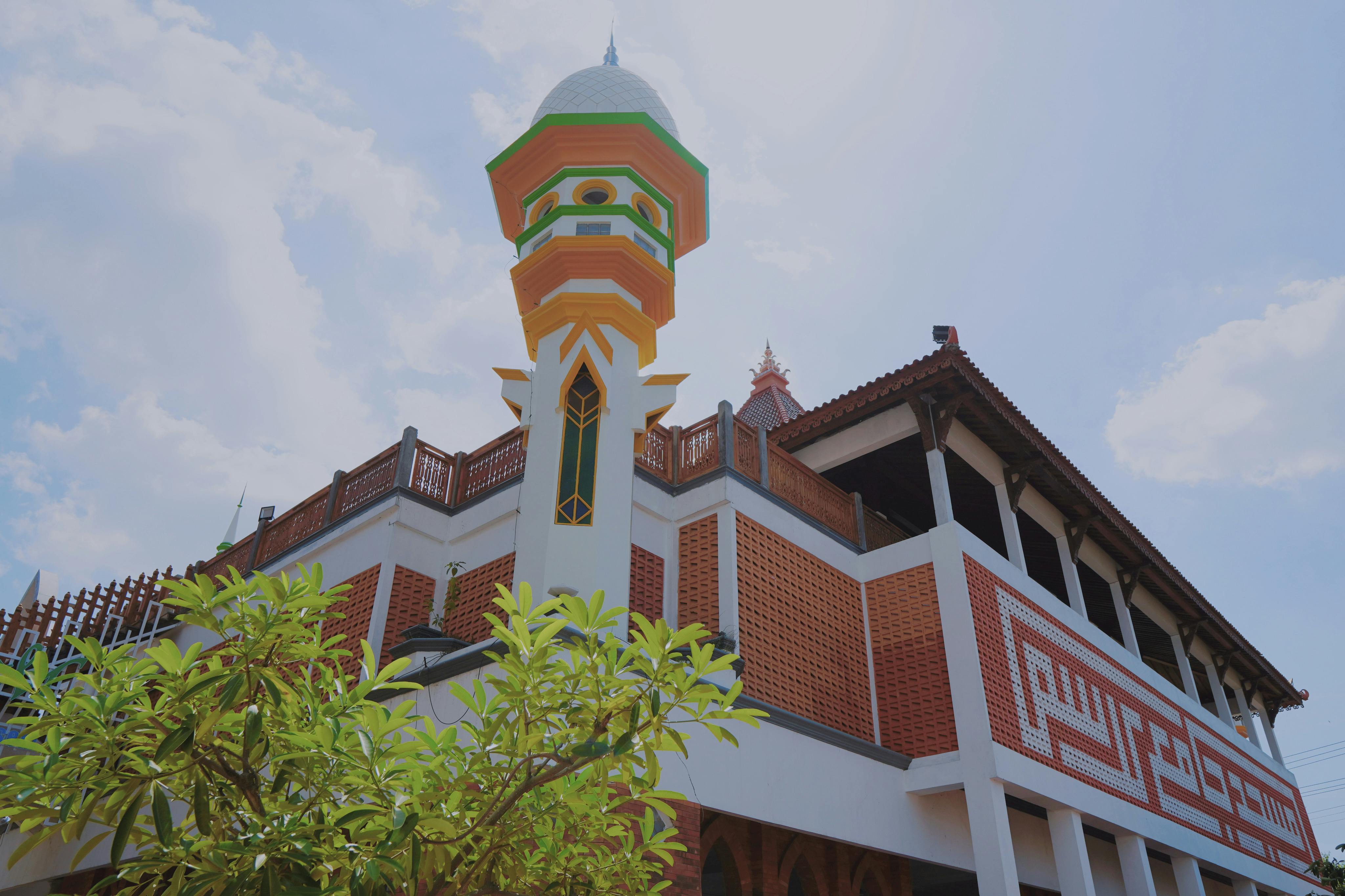 Illuminated Mosque at Night · Free Stock Photo