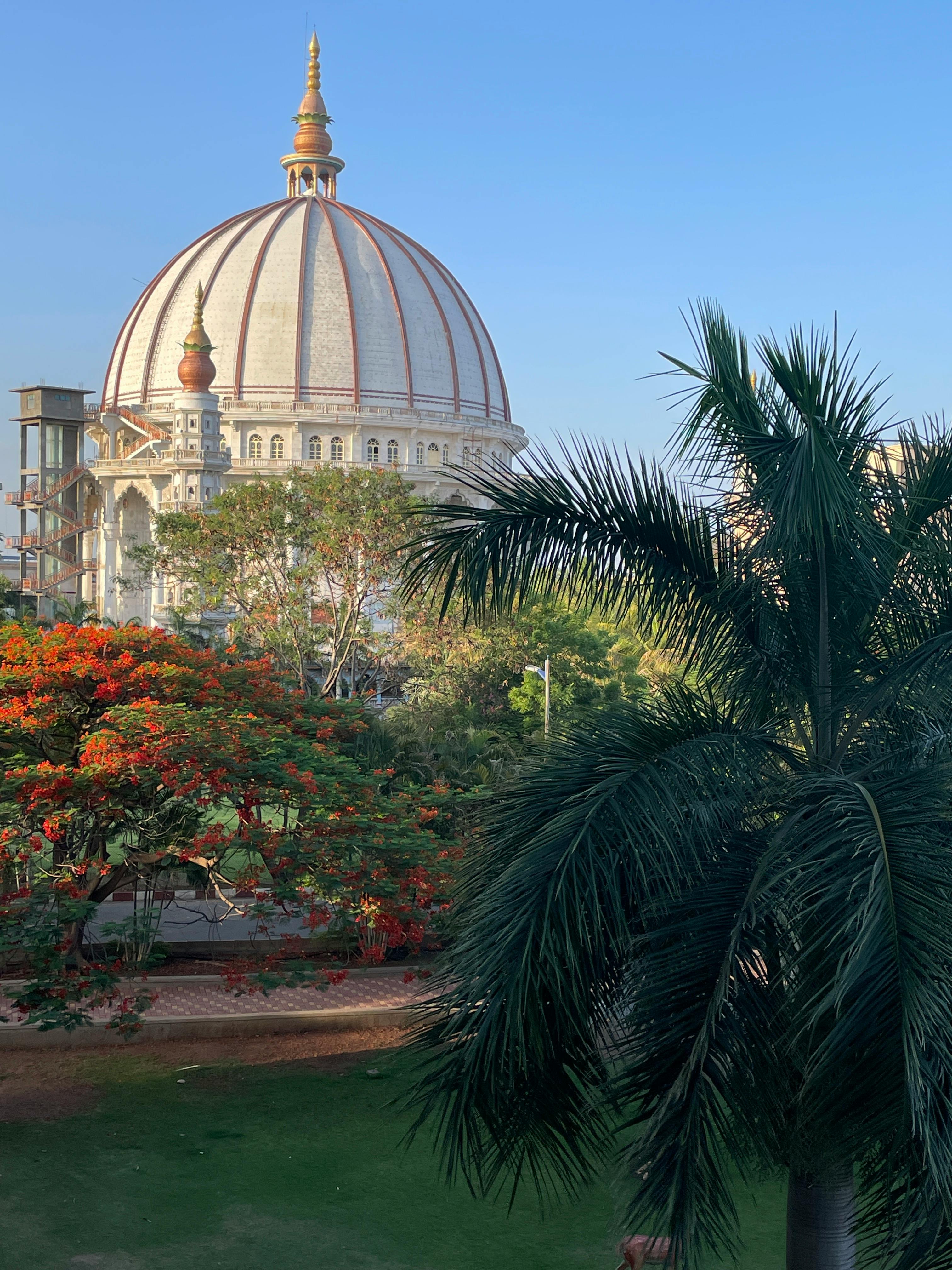 View of a Park and the World Peace Dome in Loni Kalbhor, India · Free ...