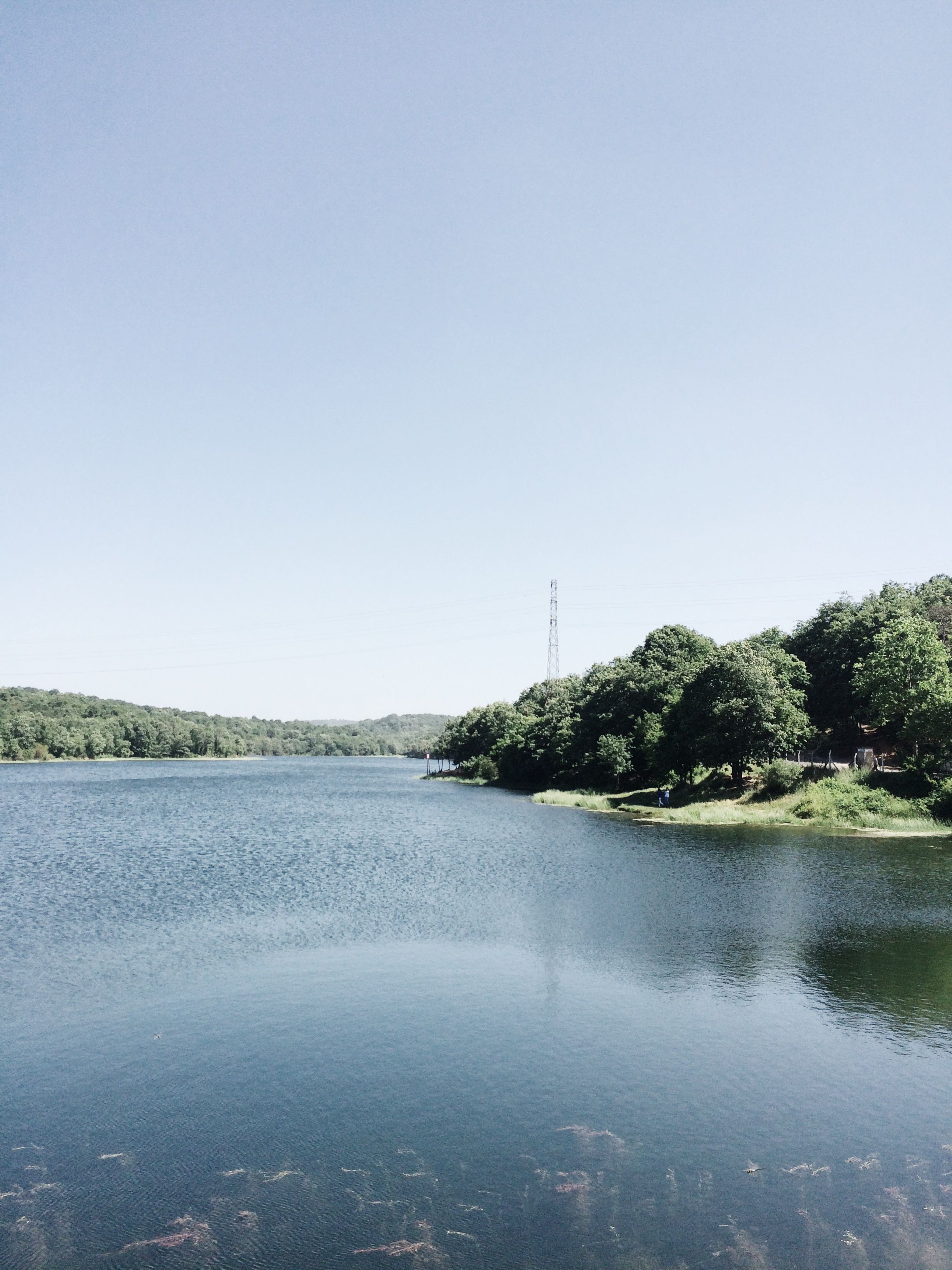 Clear Sky over River · Free Stock Photo