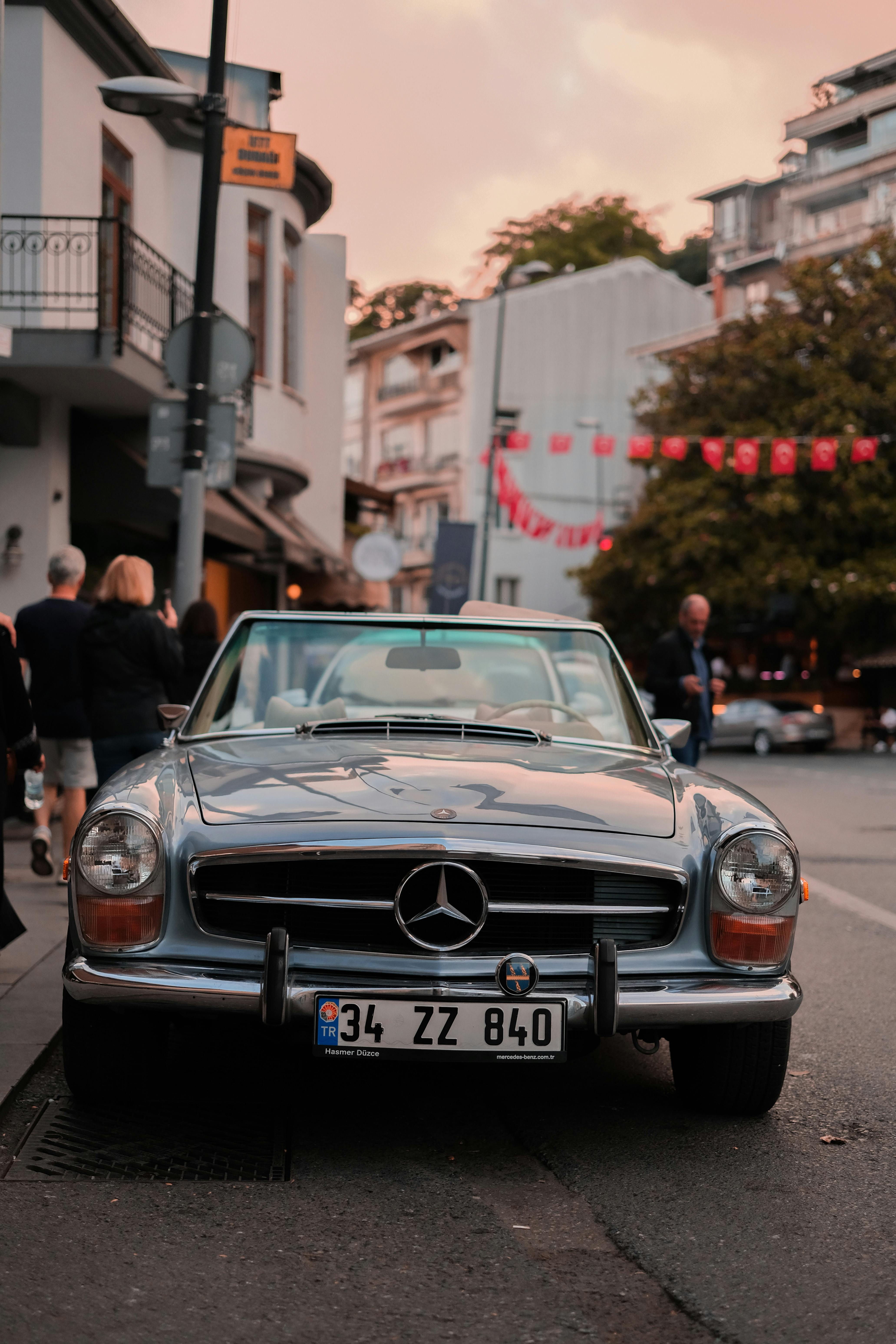 Headlight and Side of a Classic Mercedes Convertible · Free Stock Photo