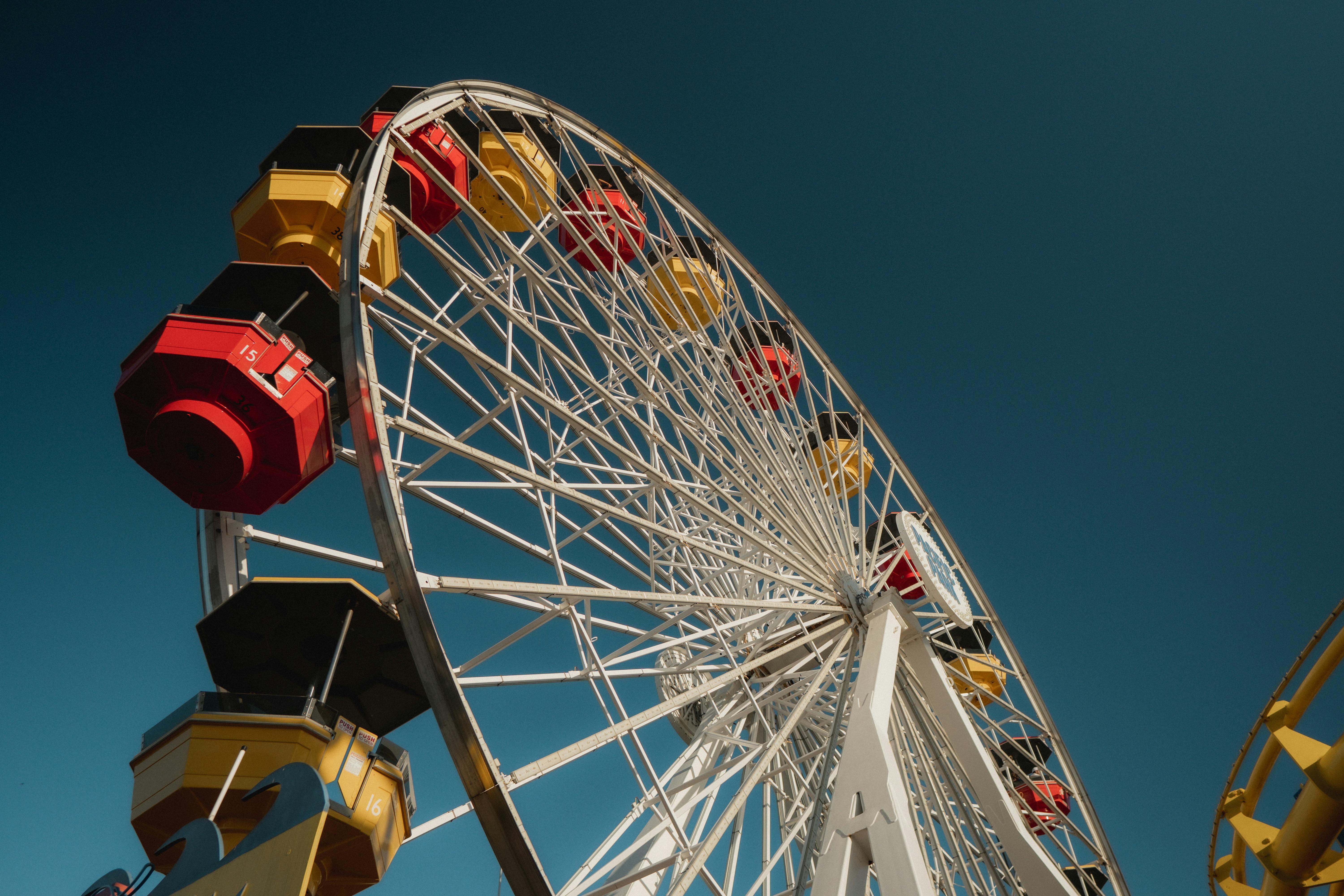 White Ferris Wheel · Free Stock Photo