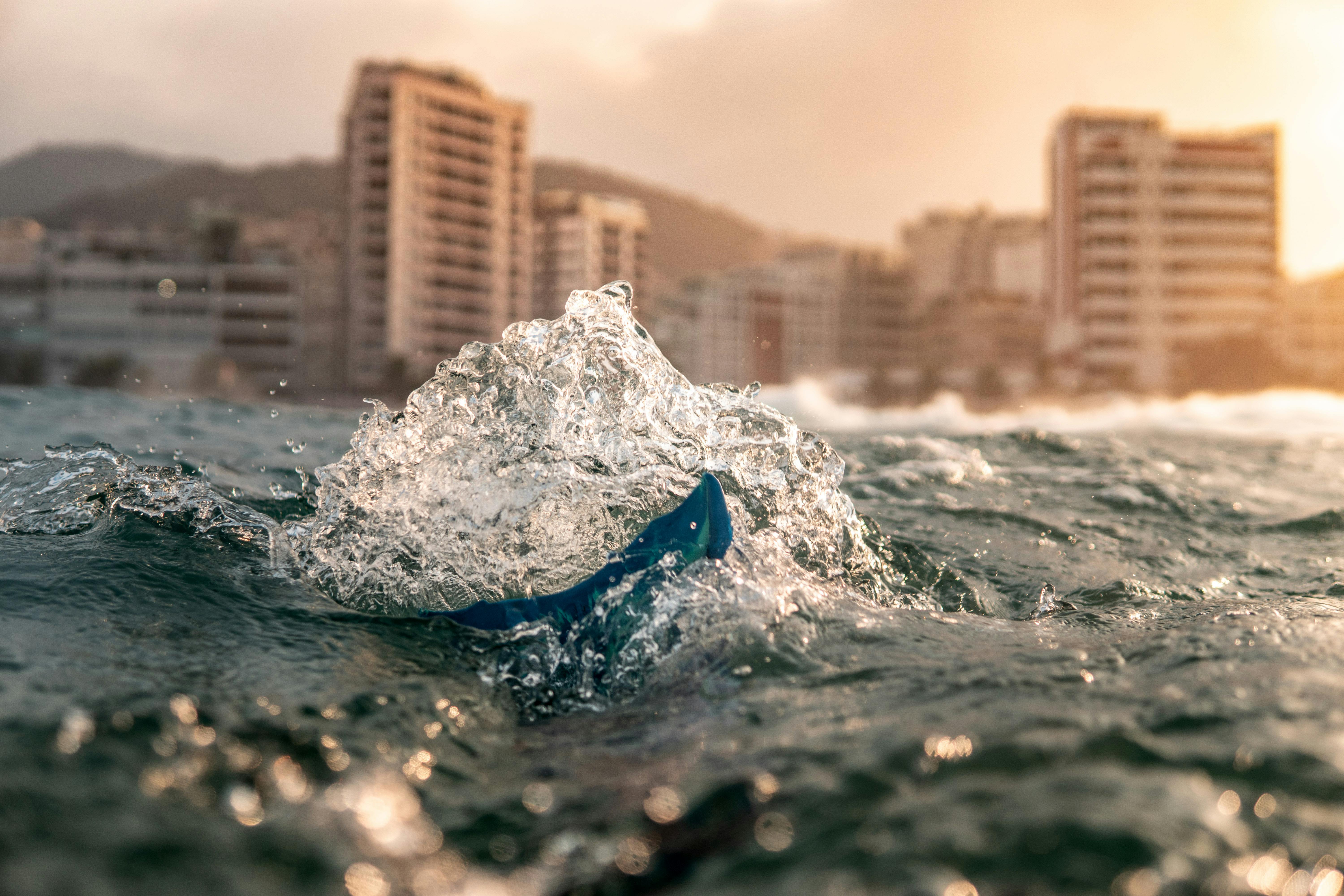 Close up of Splashing Water with City behind · Free Stock Photo