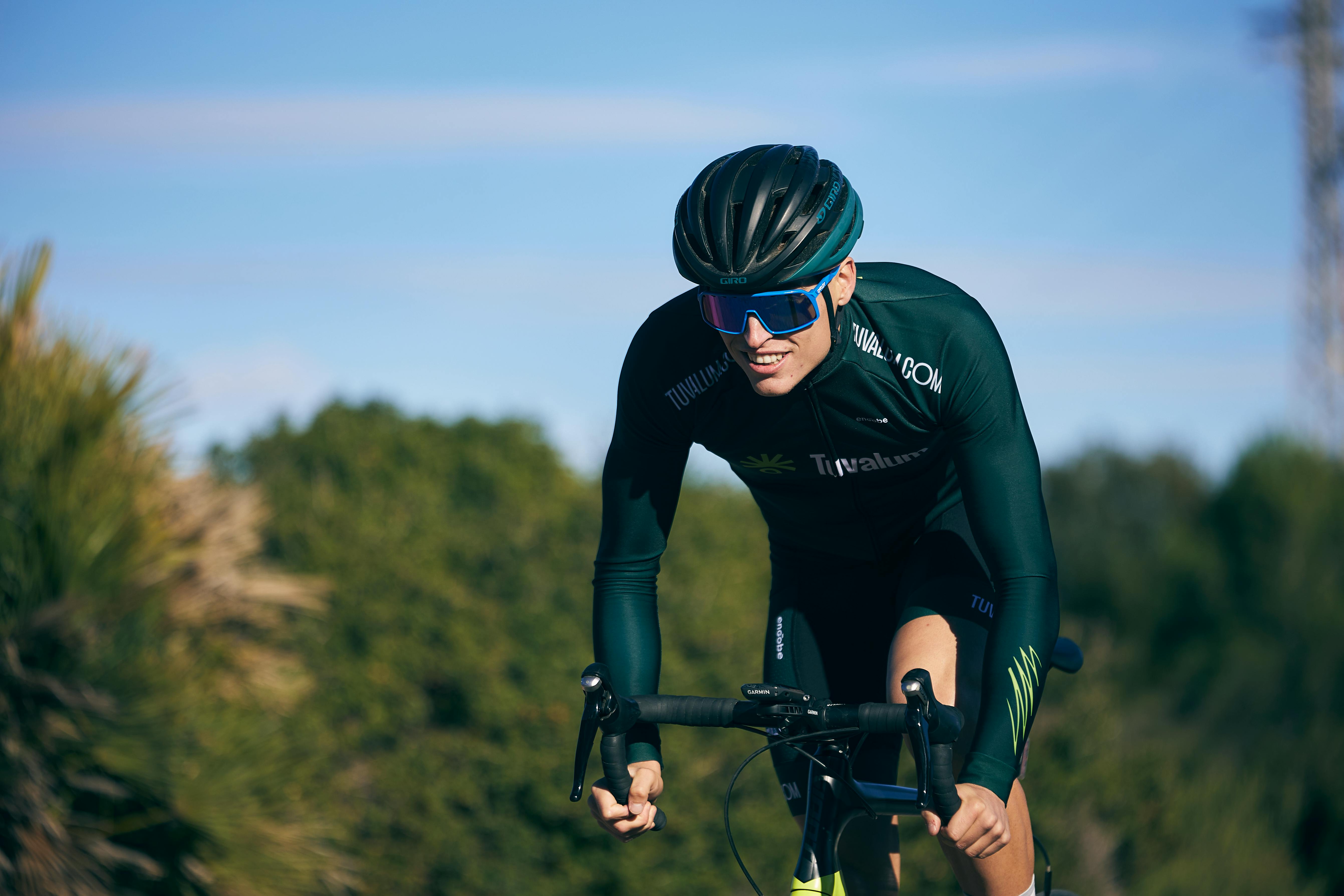Cyclist on Road Bike · Free Stock Photo