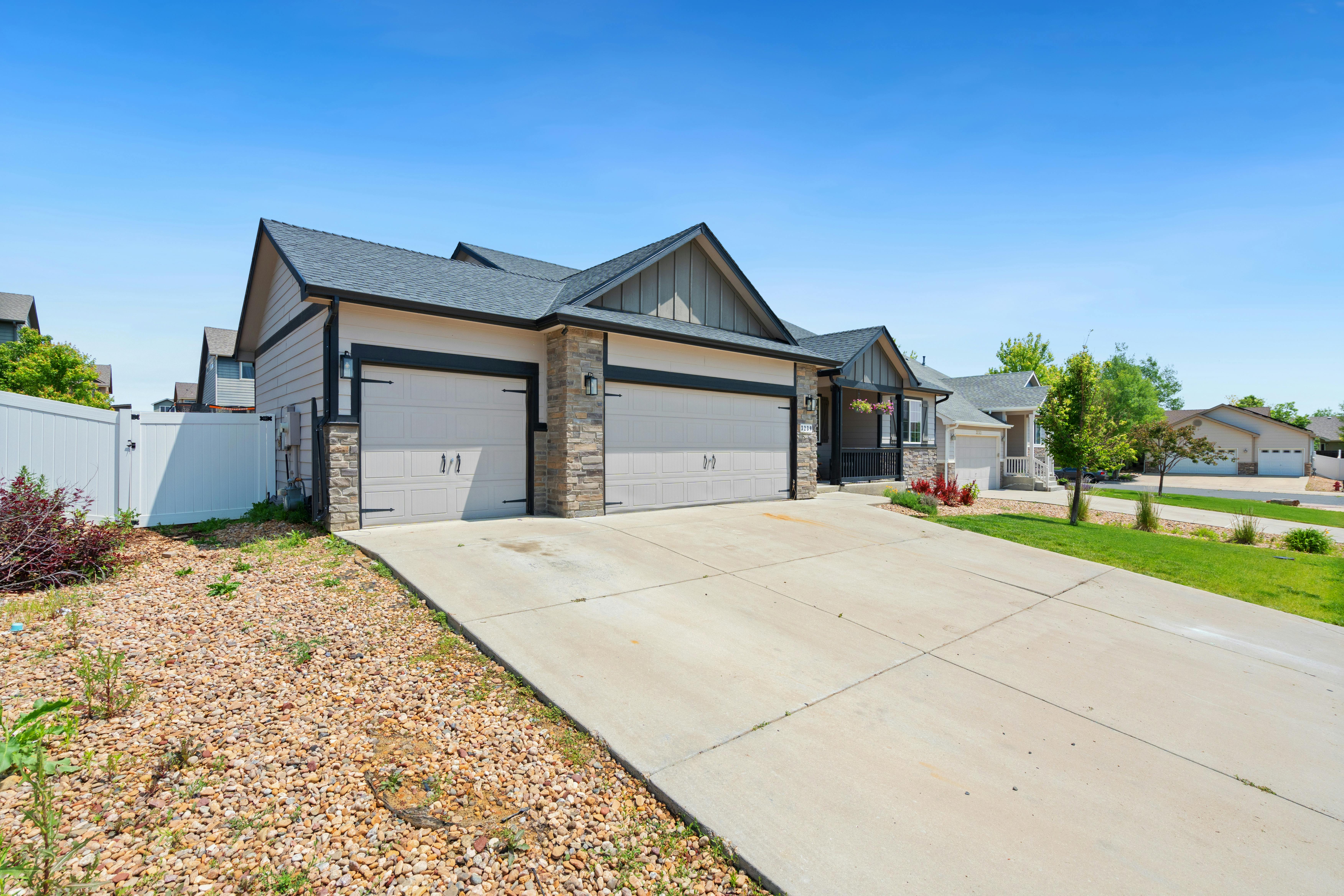 A Beautiful House with Garage Near the Yard · Free Stock Photo