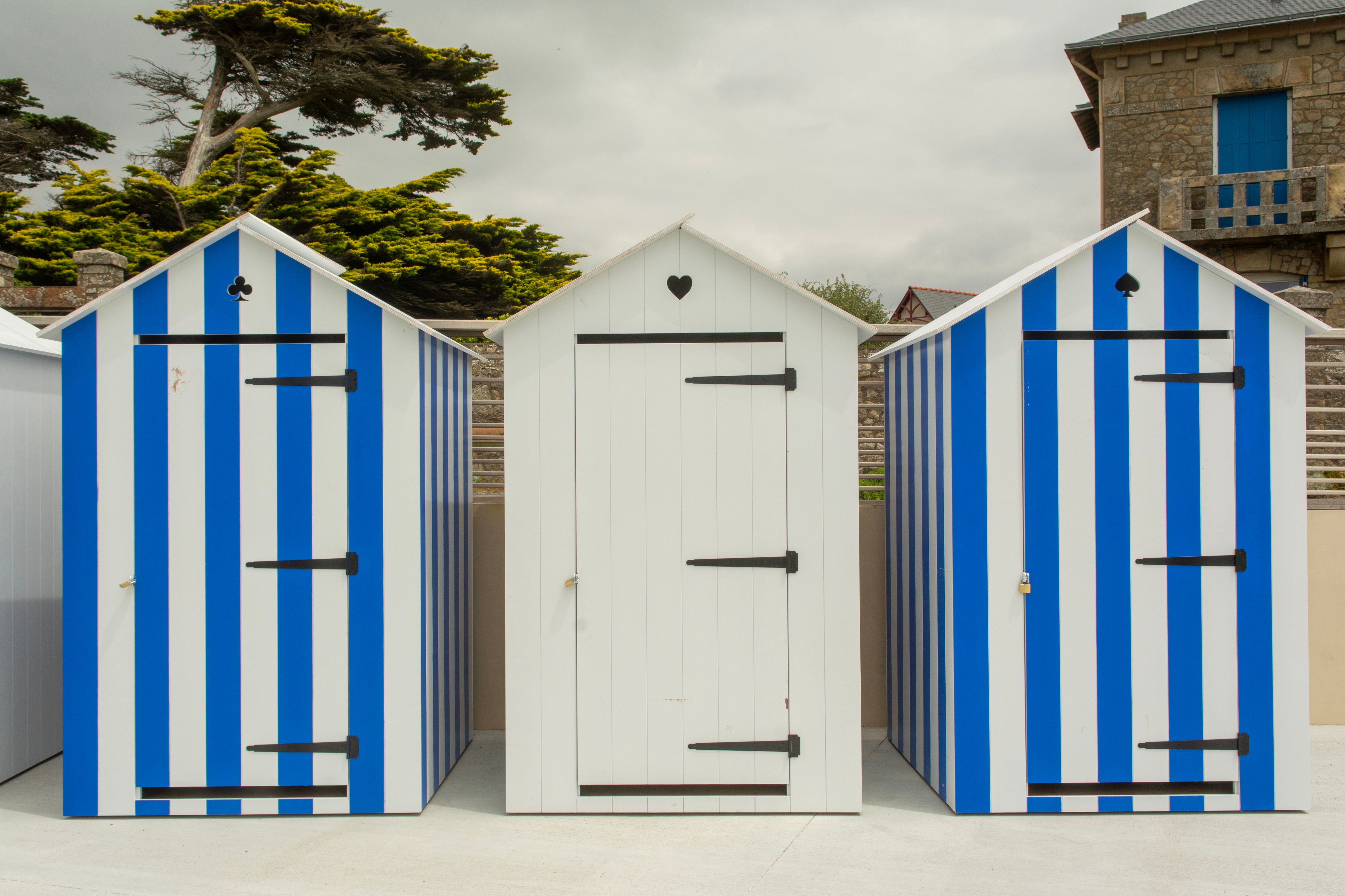 Row of Blue and White Beach Huts · Free Stock Photo
