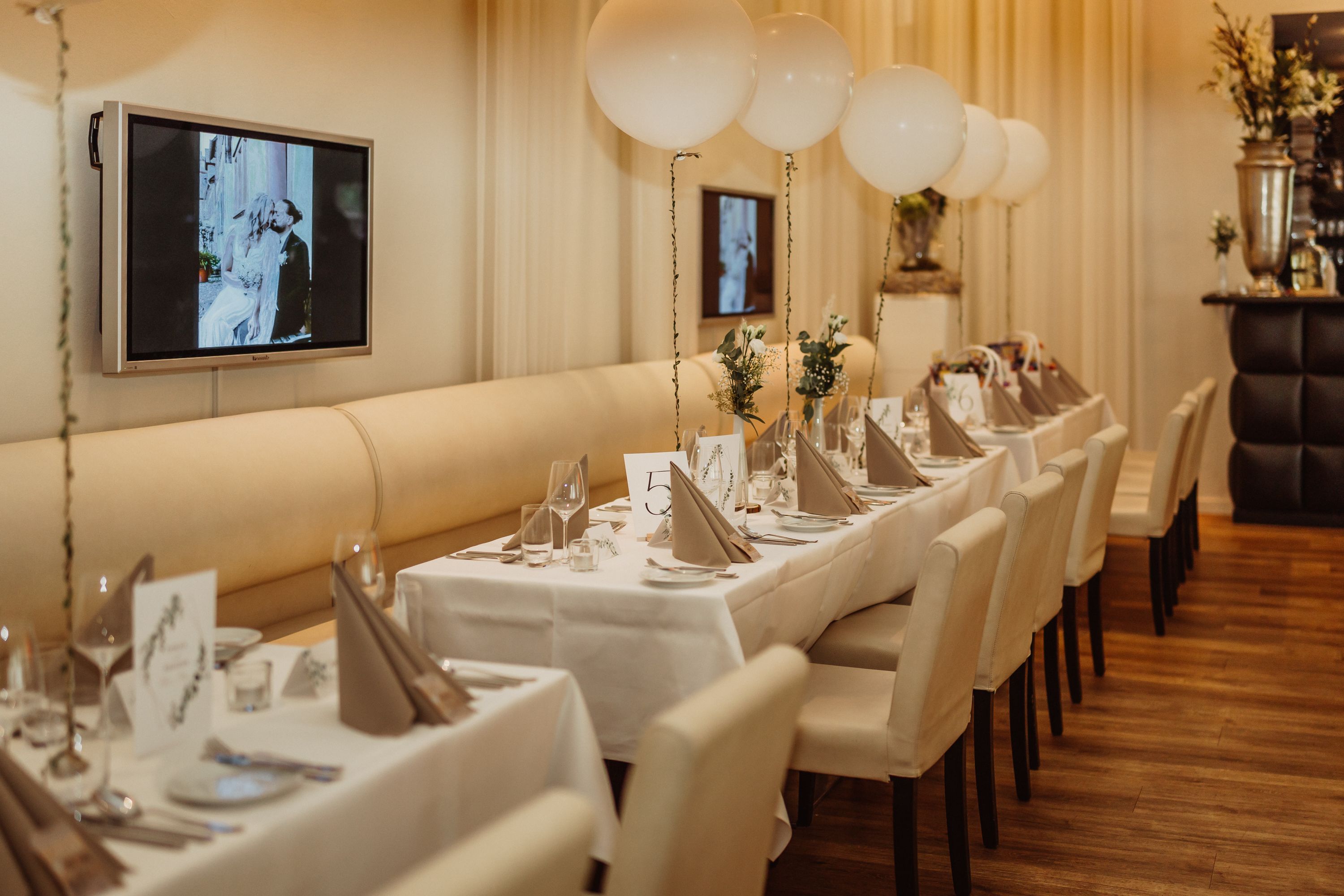 Balloons over Tables in Restaurant · Free Stock Photo
