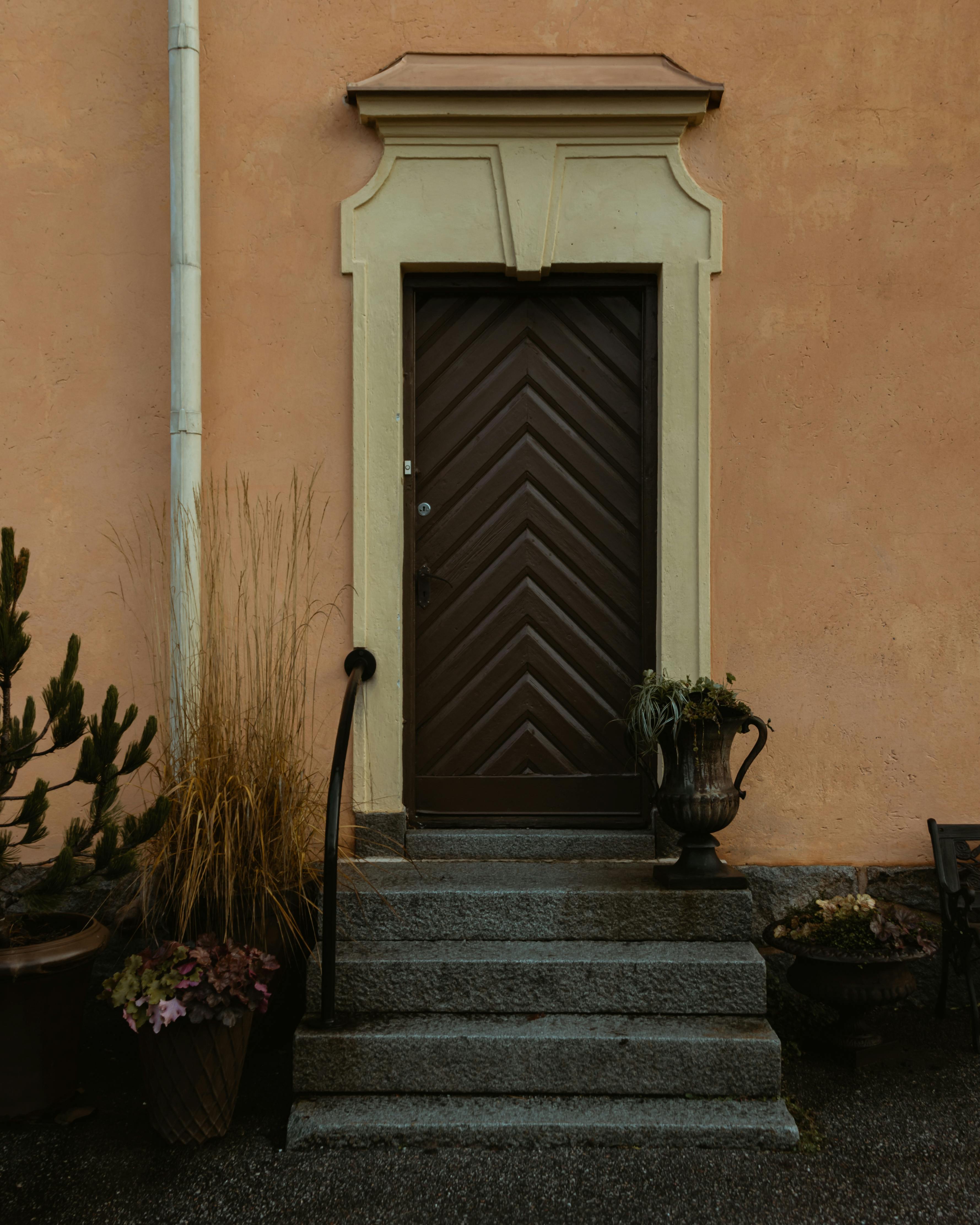 Closed Building Photos, Download The BEST Free Closed Building Stock ...