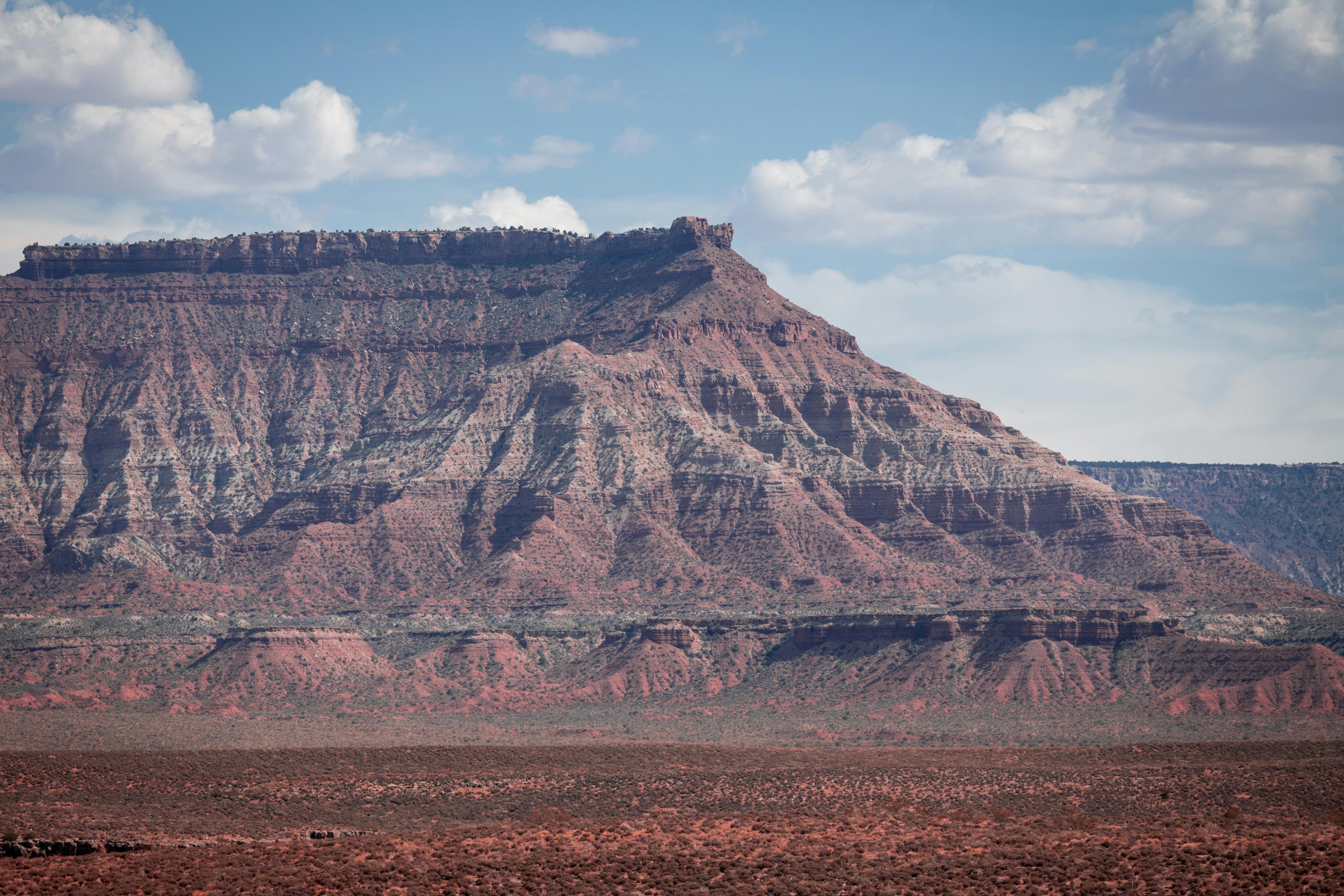 A large red rock formation in the desert · Free Stock Photo