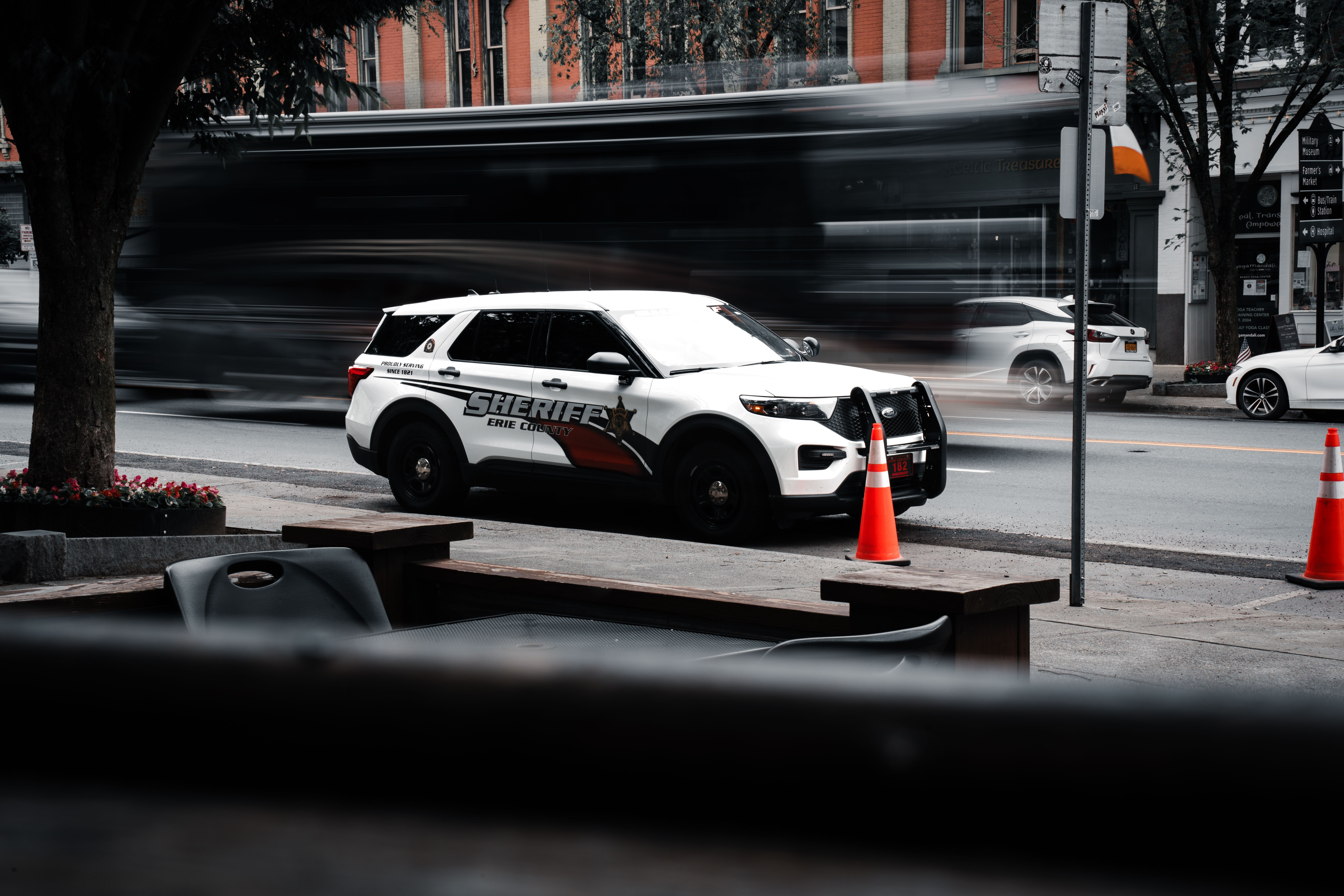 Sheriff Car Driving Along the Street · Free Stock Photo