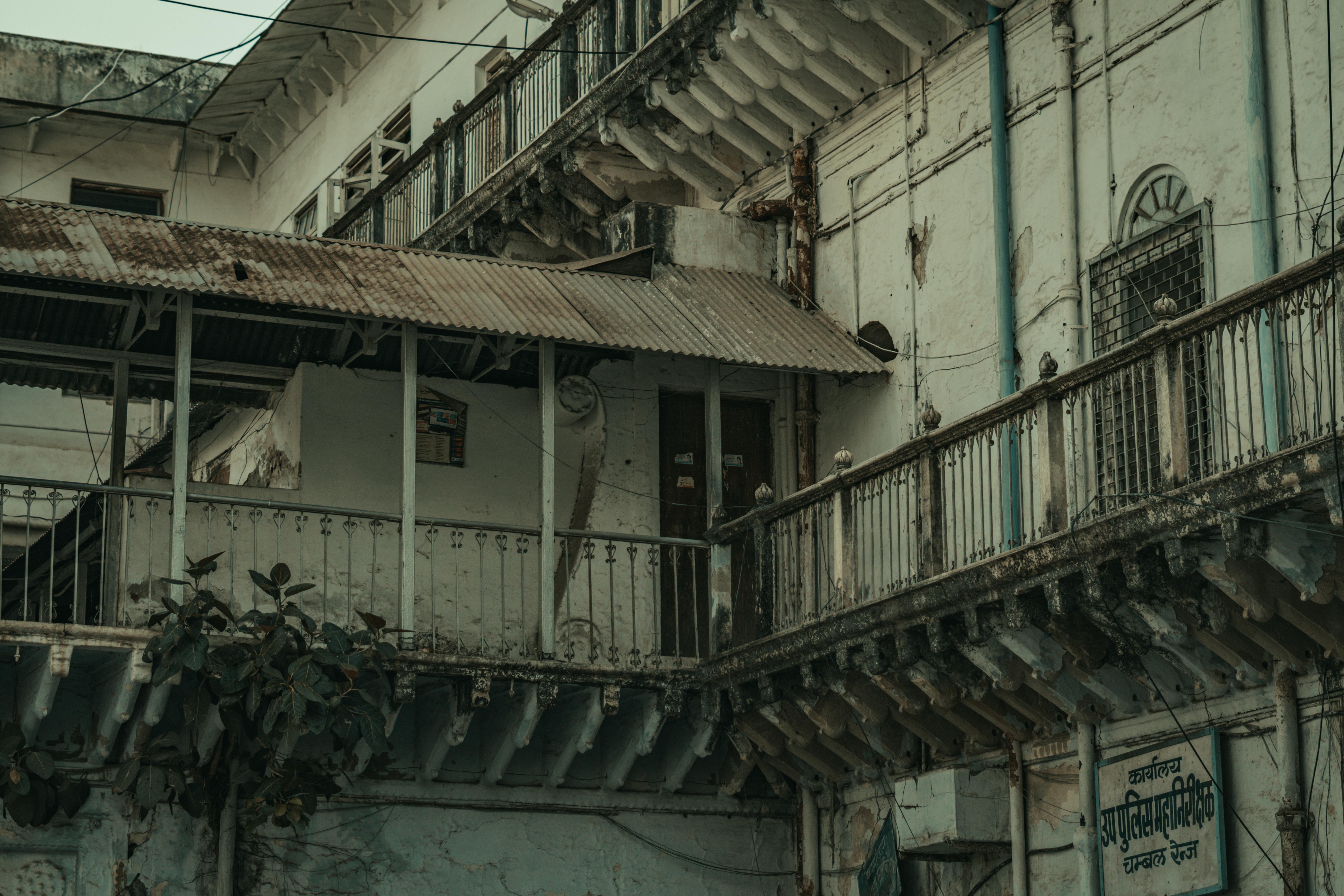 Government Building in Poor Condition · Free Stock Photo