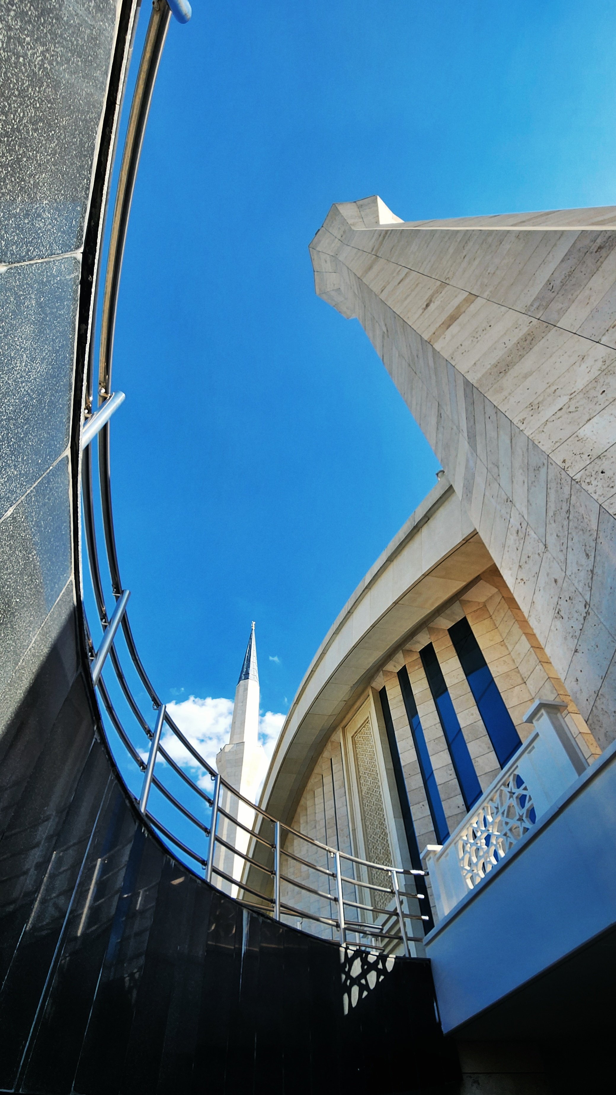 Modern Mosque with Minarets · Free Stock Photo