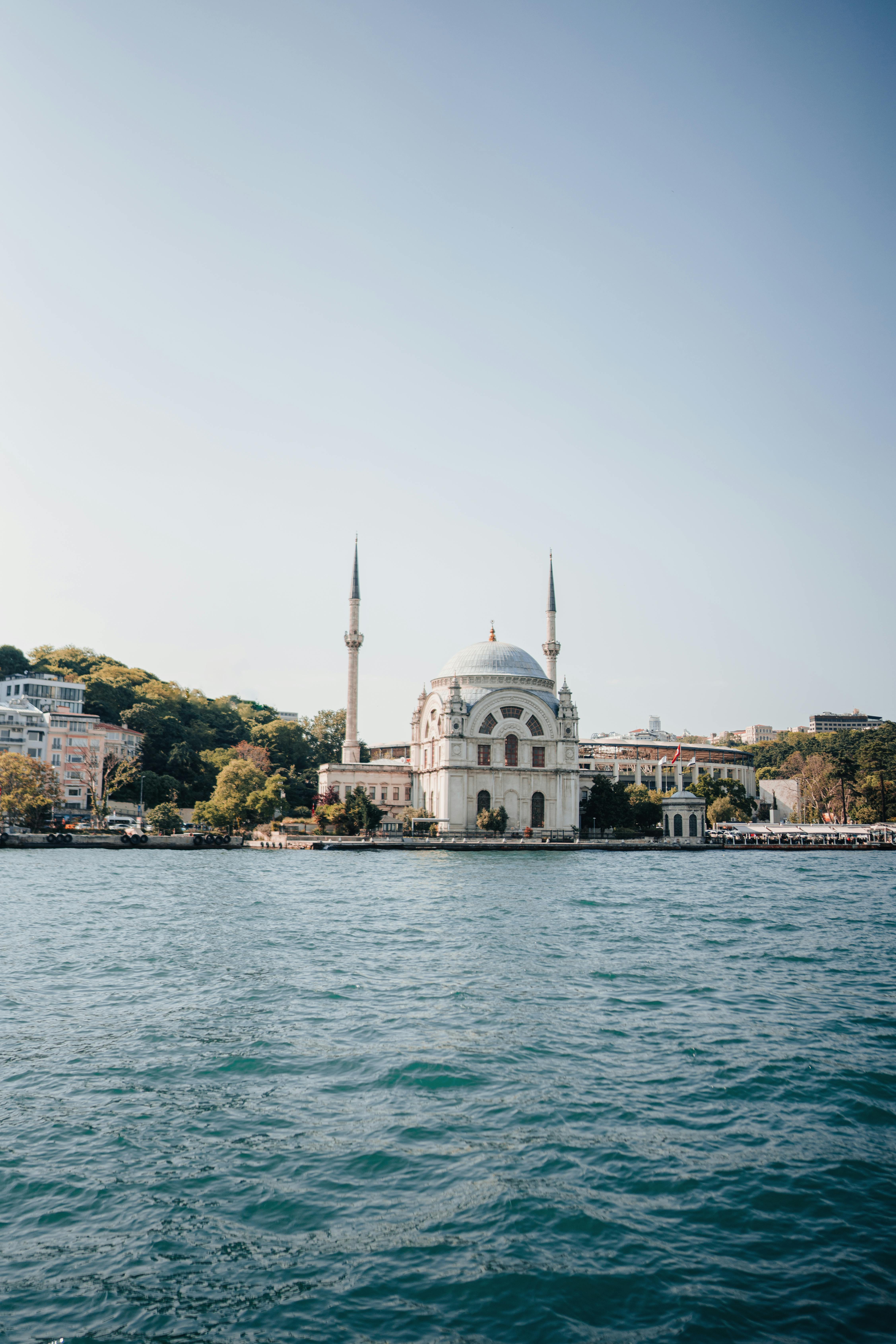 Mosque on Sea Shore in Istanbul · Free Stock Photo