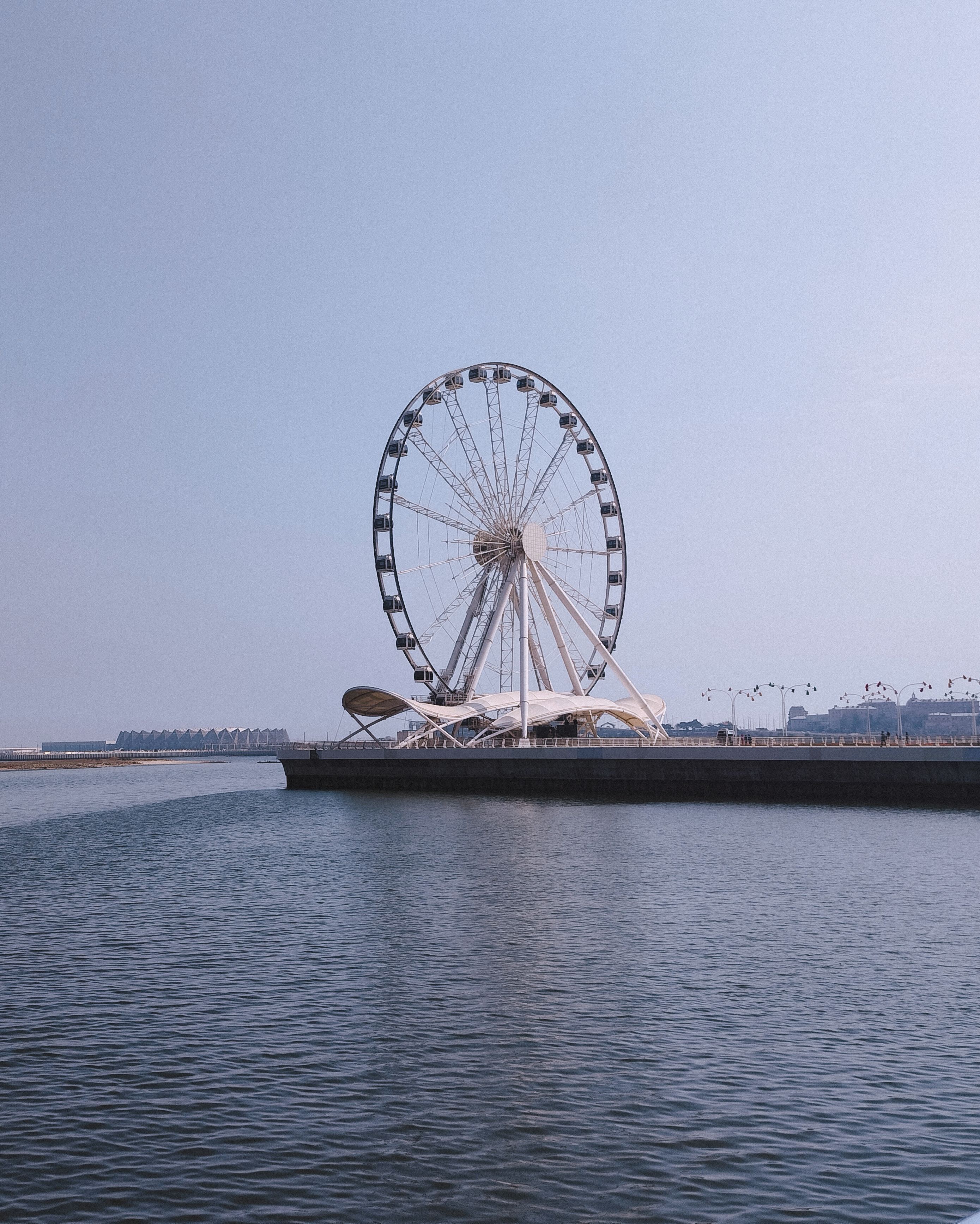 Ferris Wheel and Ship · Free Stock Photo