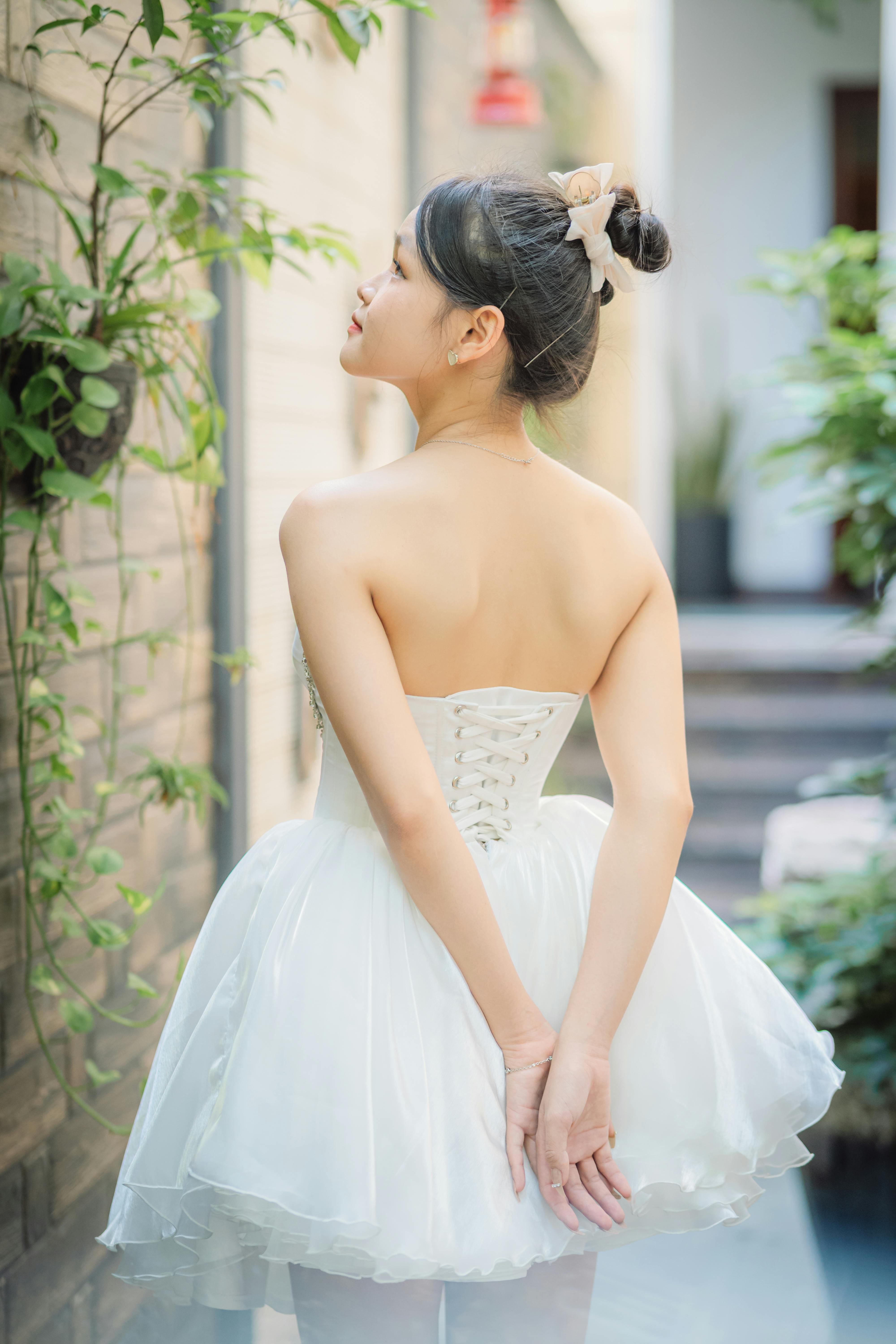 Back View of Bride in Wedding Dress · Free Stock Photo