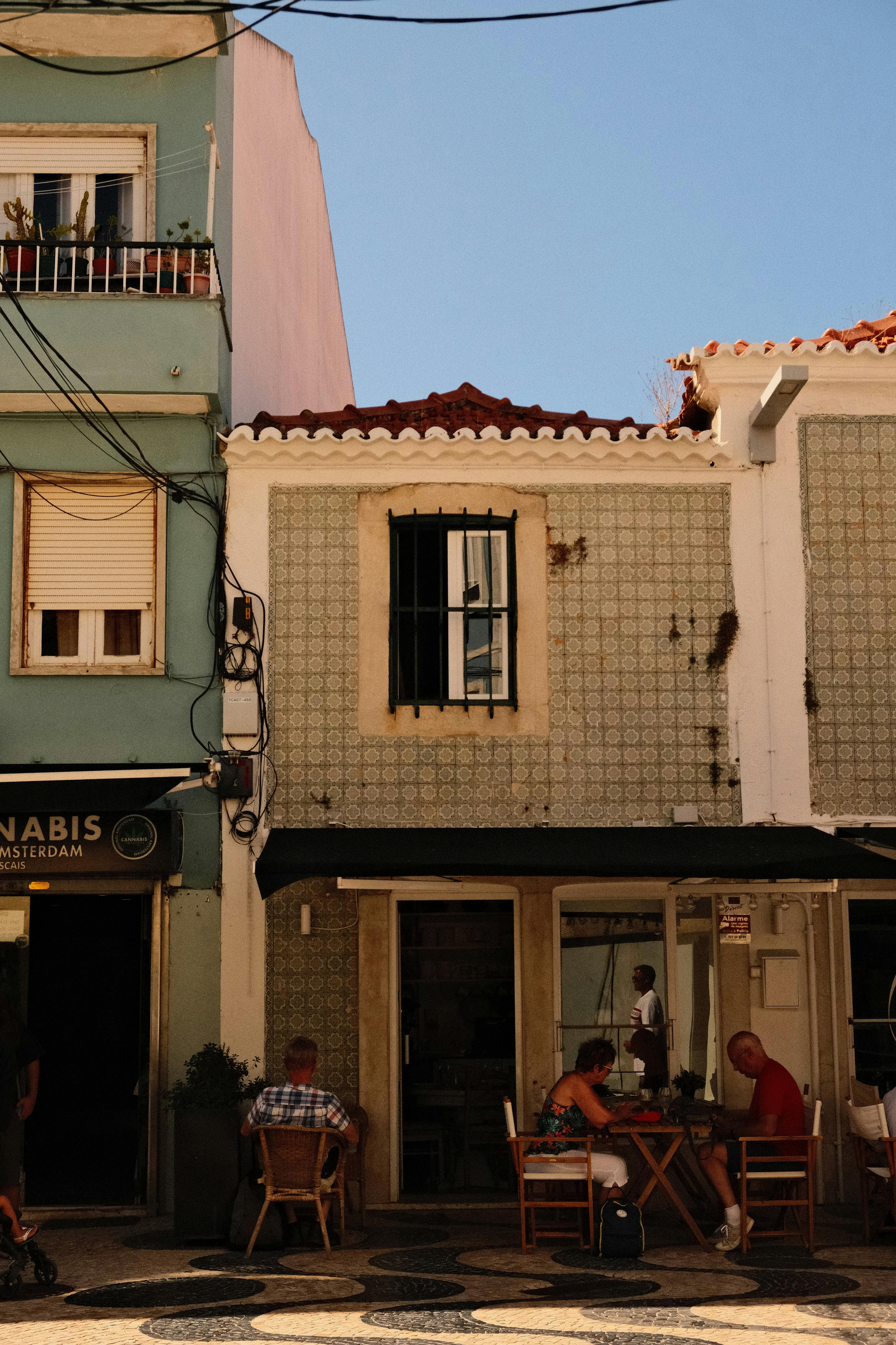 A Traditional Building with a Cafe · Free Stock Photo