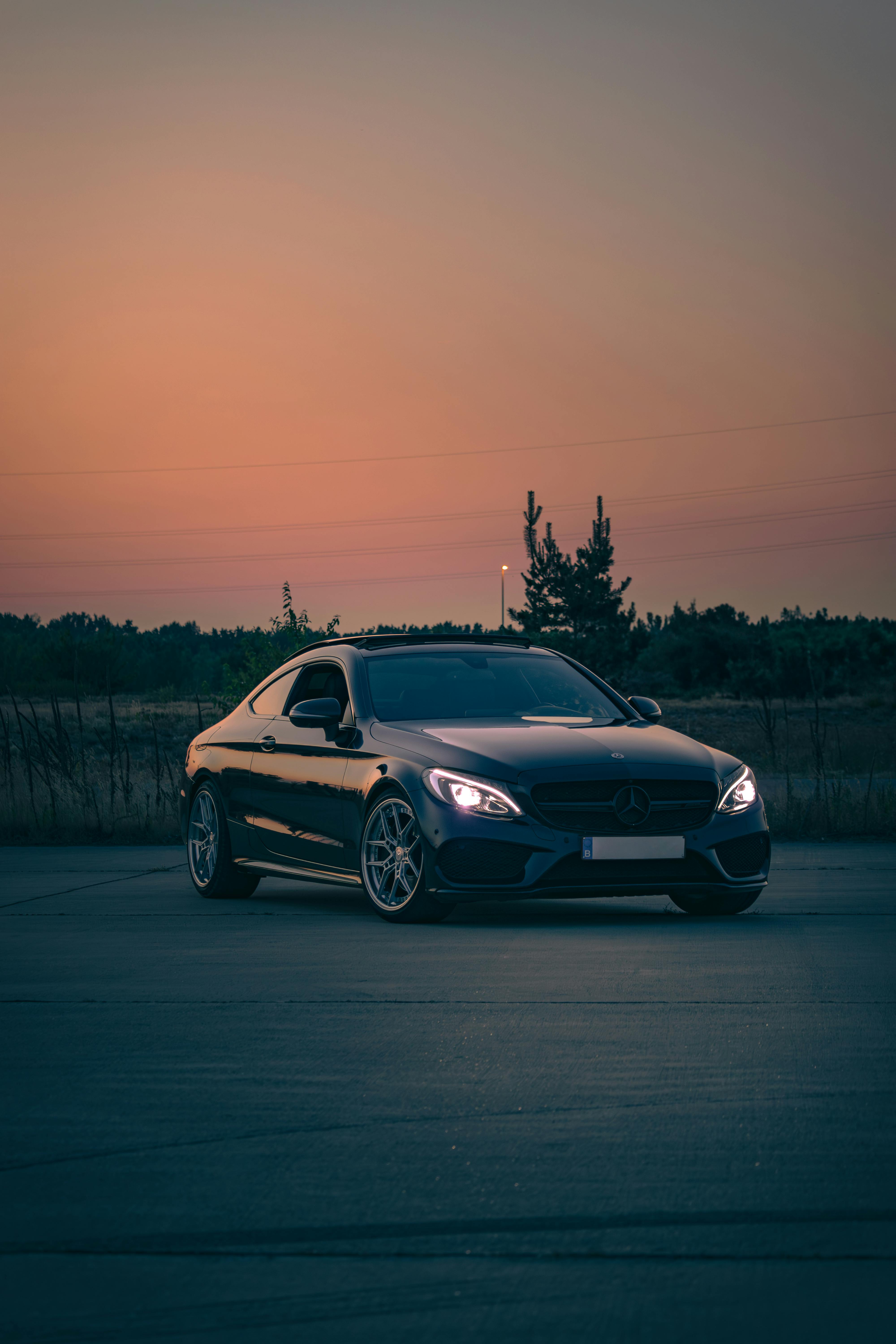 Black Car in the Evening · Free Stock Photo