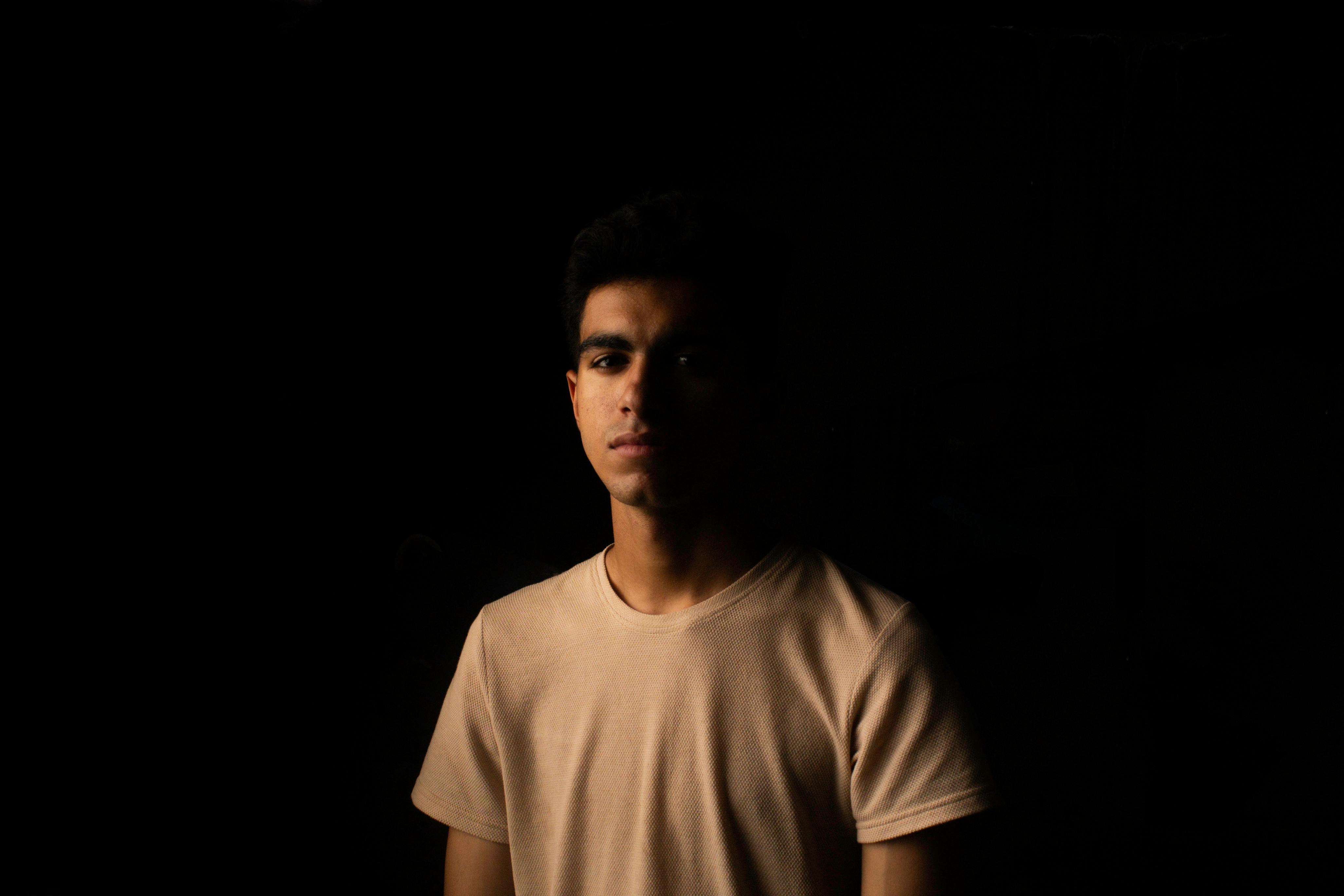 One Men Diffrent Pose Photos, Download The BEST Free One Men Diffrent ...