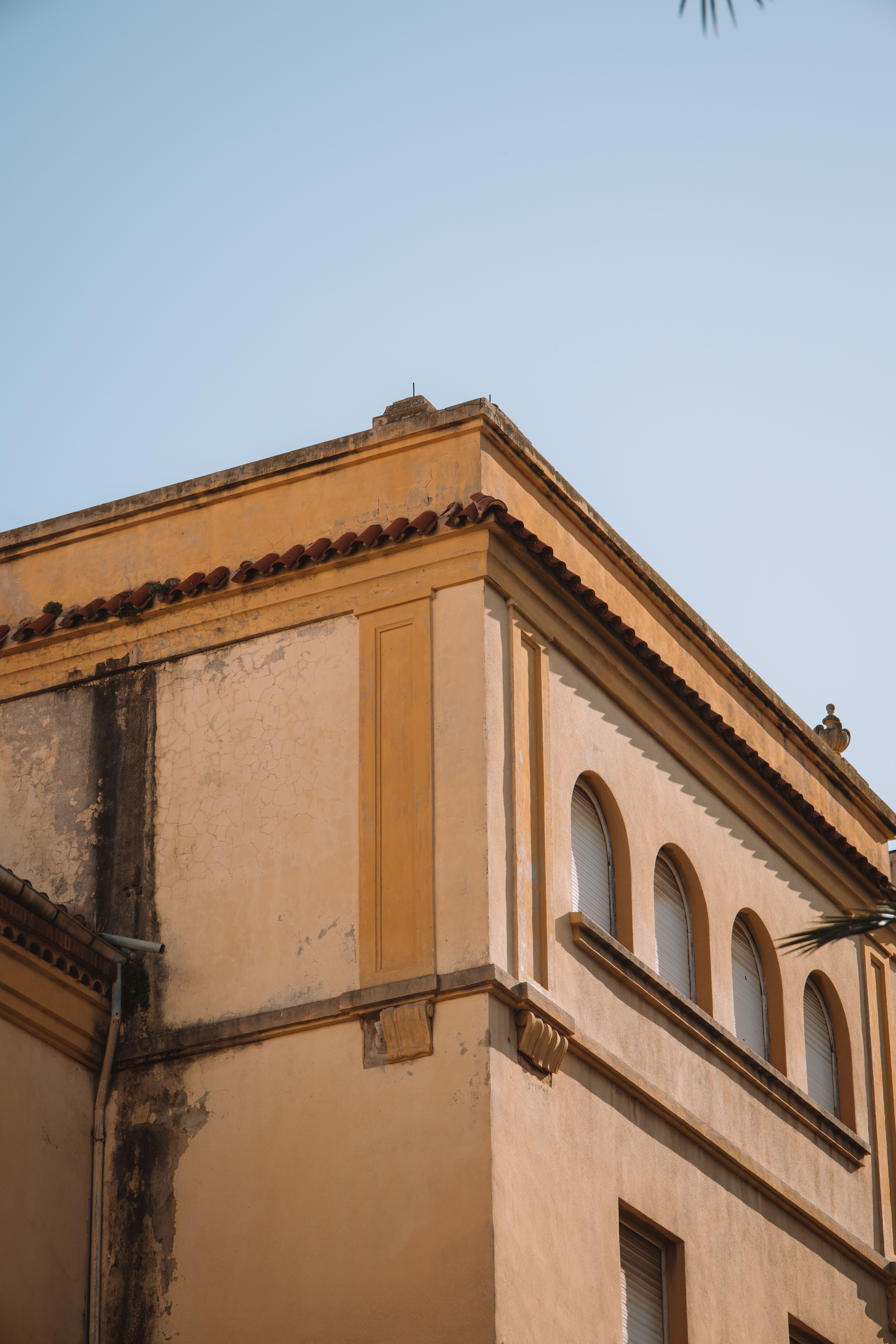 Exterior of a Traditional Building in City · Free Stock Photo