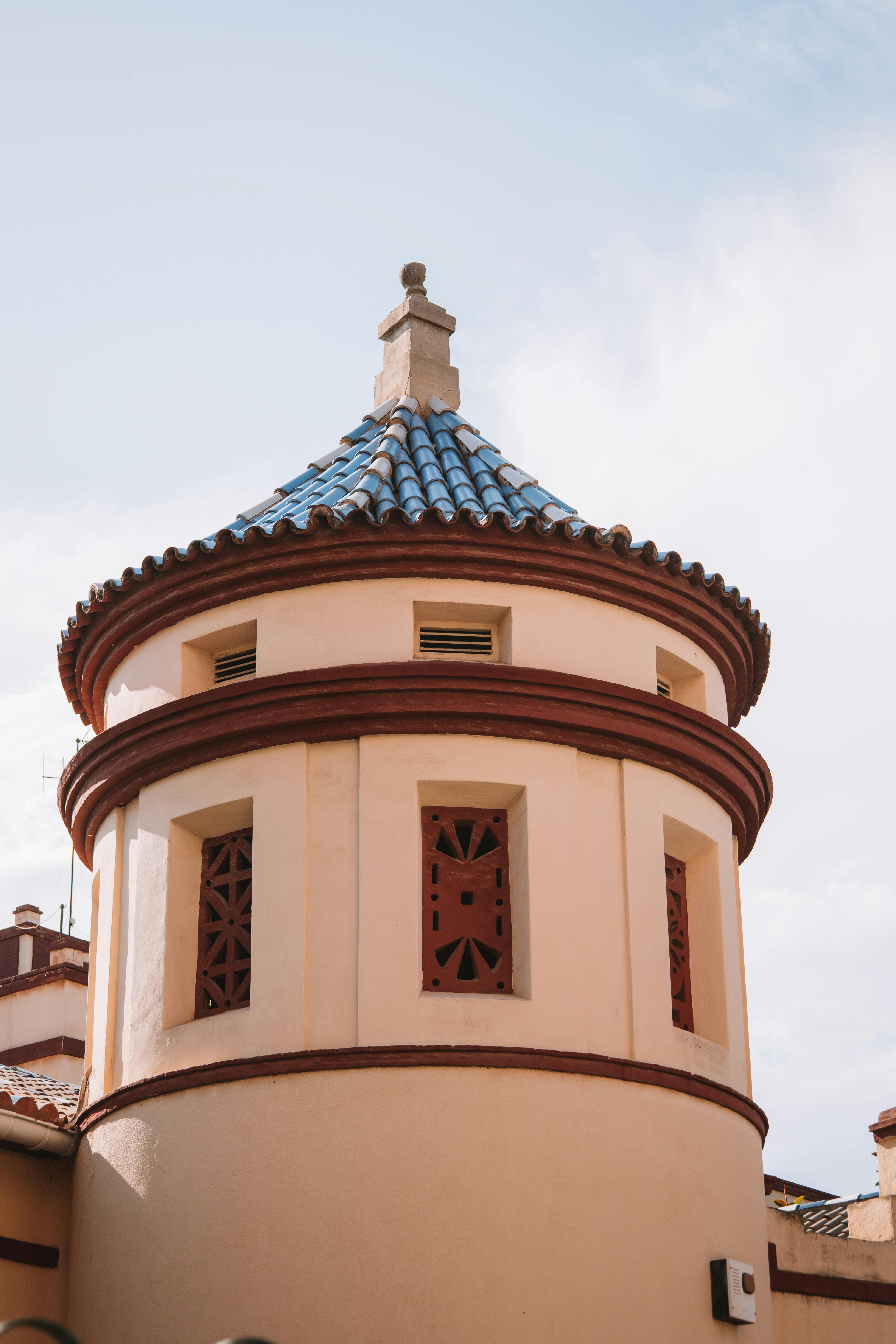 Close-up of a Round Tower · Free Stock Photo