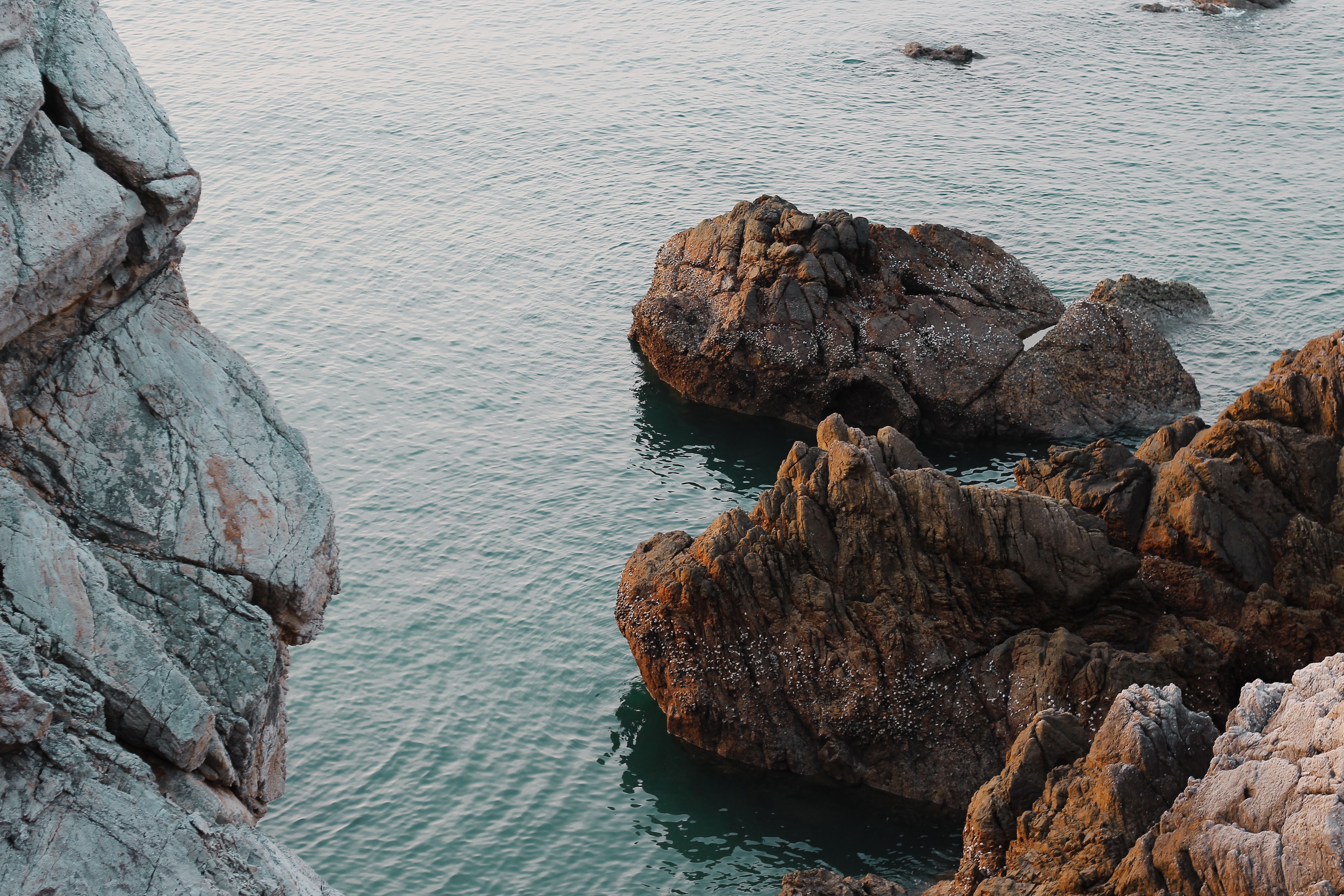 High Angle Shot of Rocky Cliffs on the Shore · Free Stock Photo