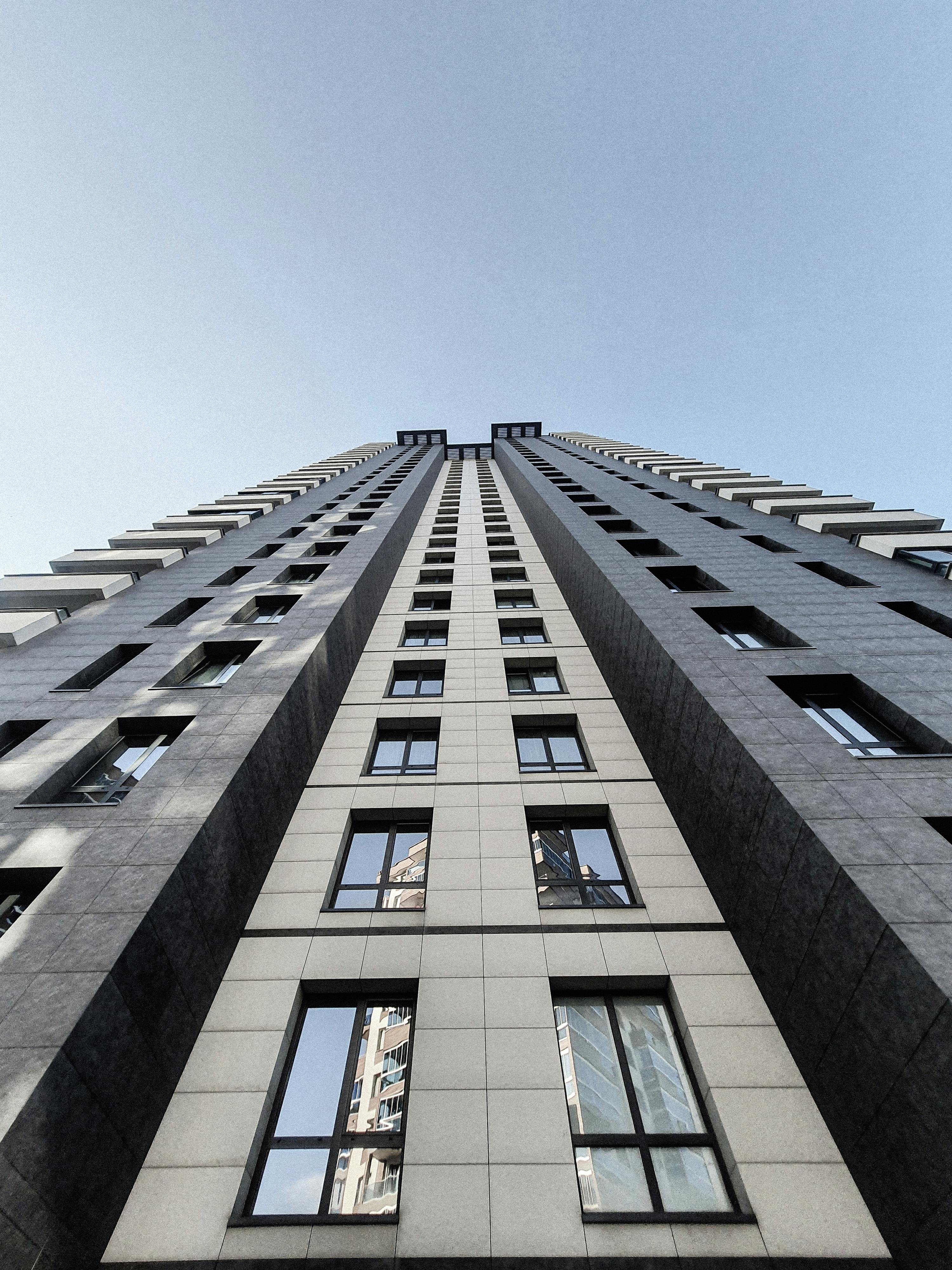 White Concrete Building · Free Stock Photo