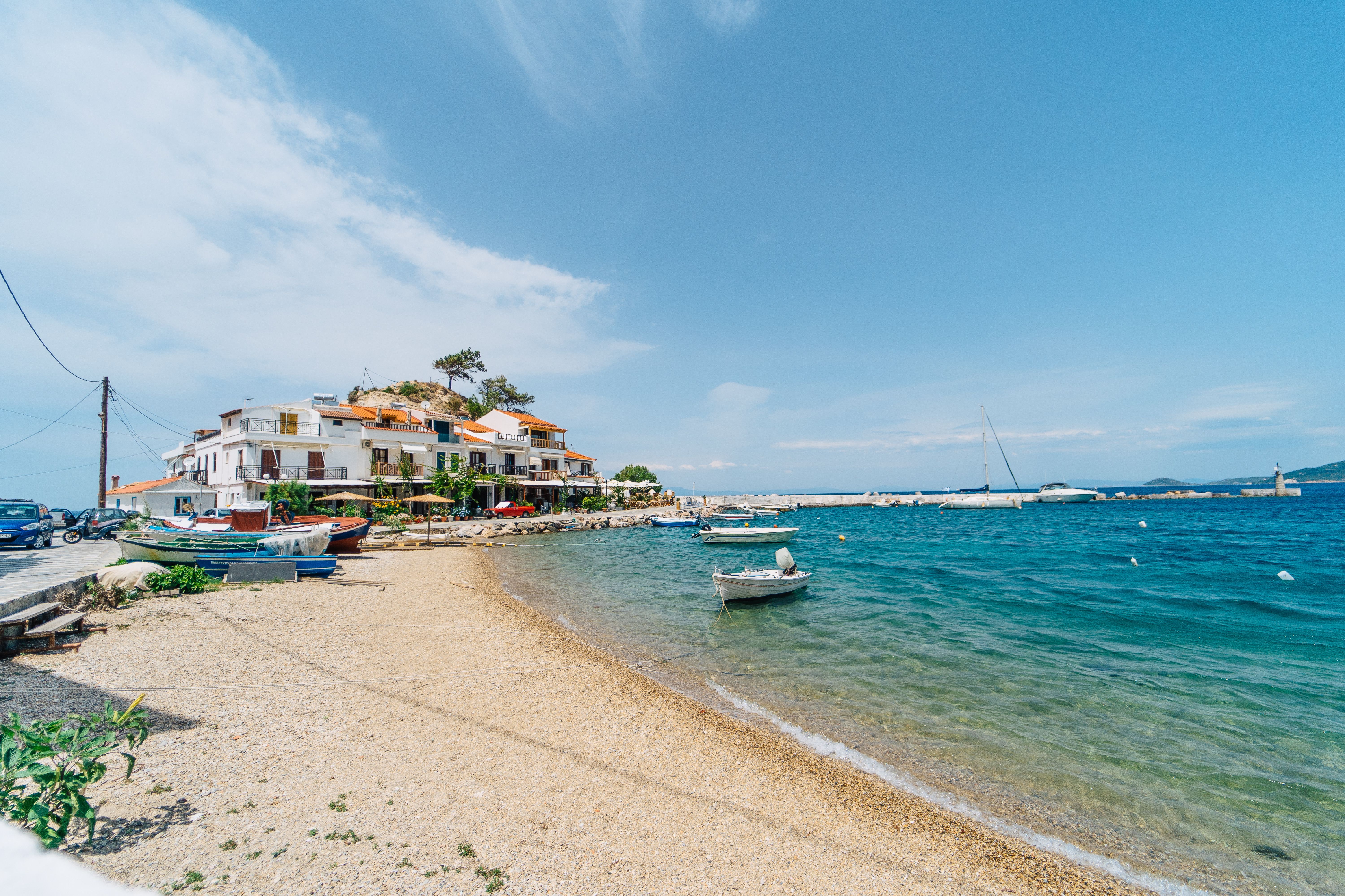 Boats Near Seashore in Resort · Free Stock Photo