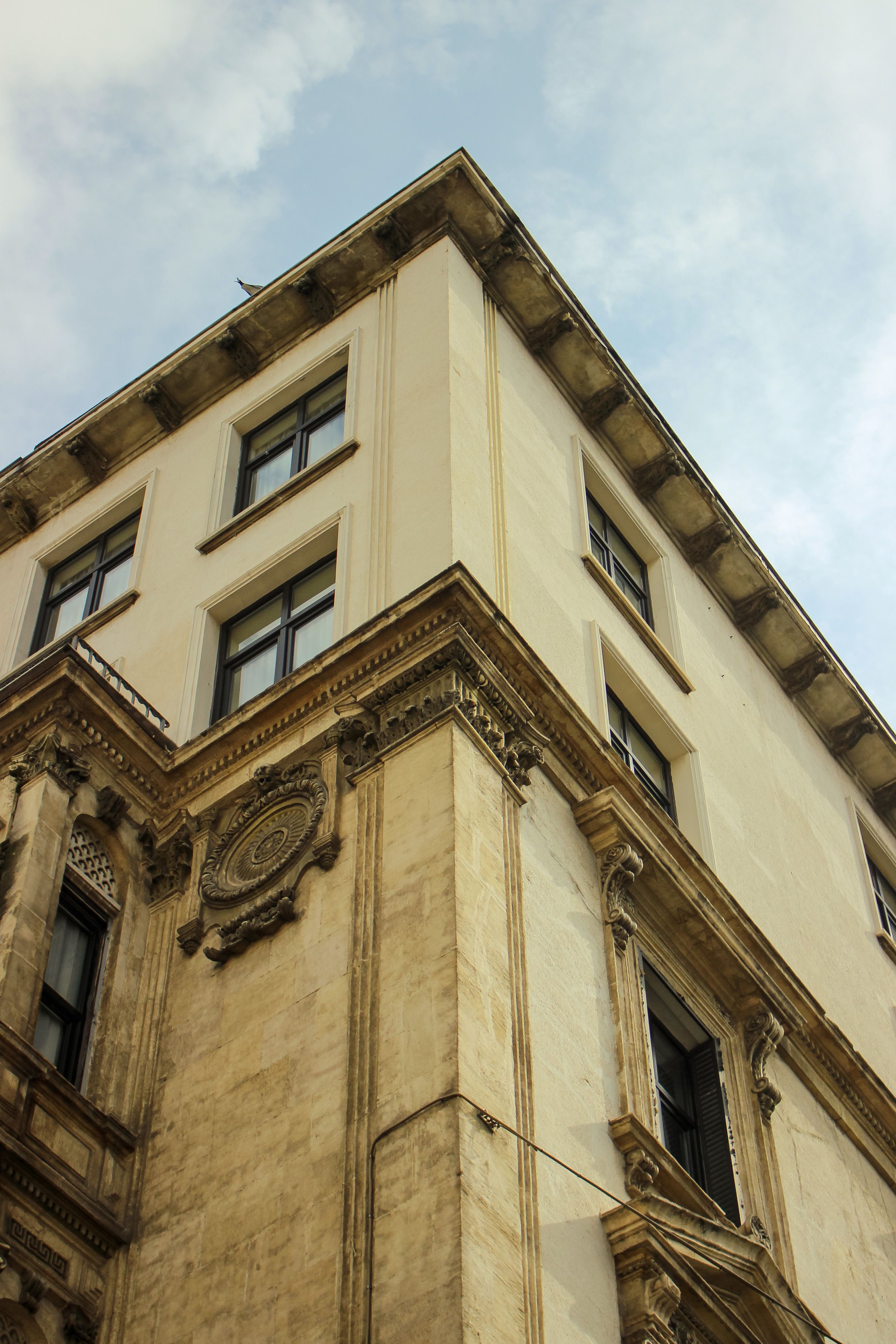 White Building Corner · Free Stock Photo