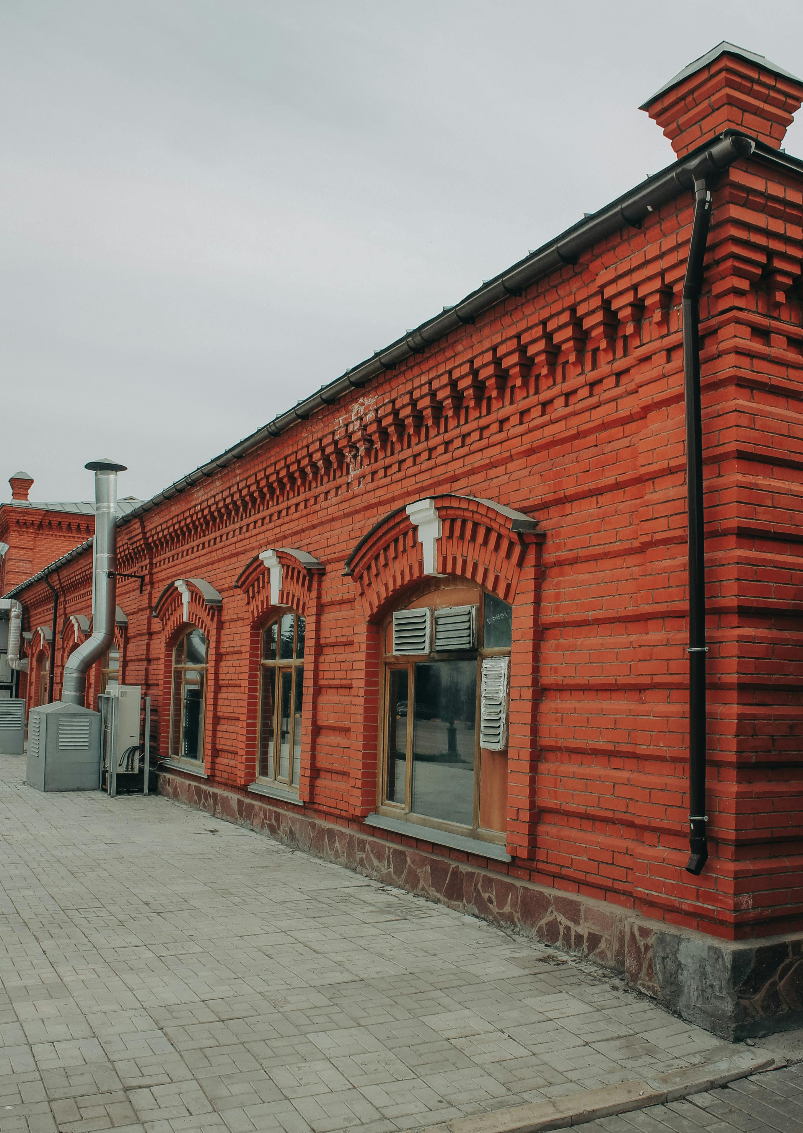 Traditional Redbrick Building · Free Stock Photo