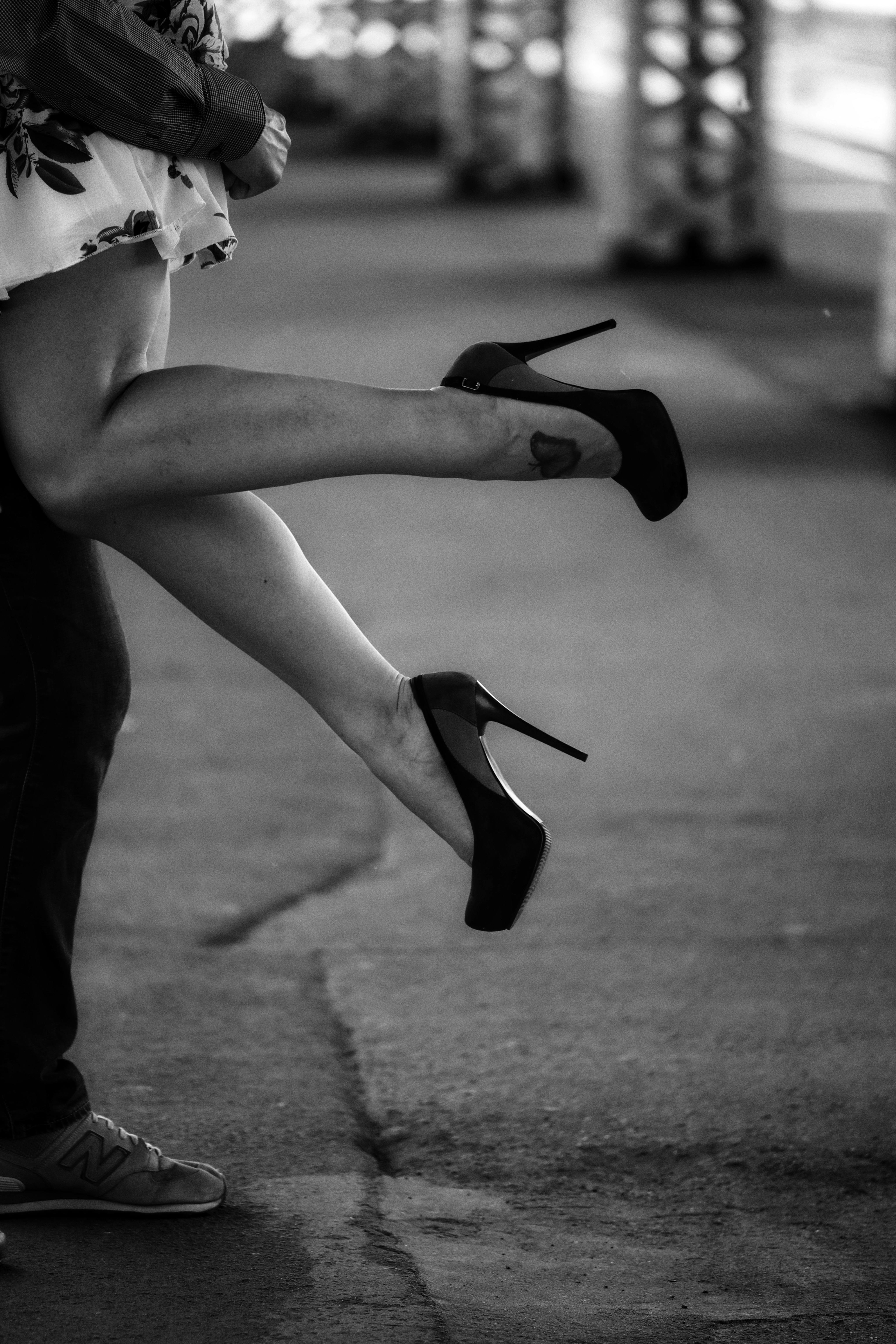 Man Picking up a Woman in Heels · Free Stock Photo