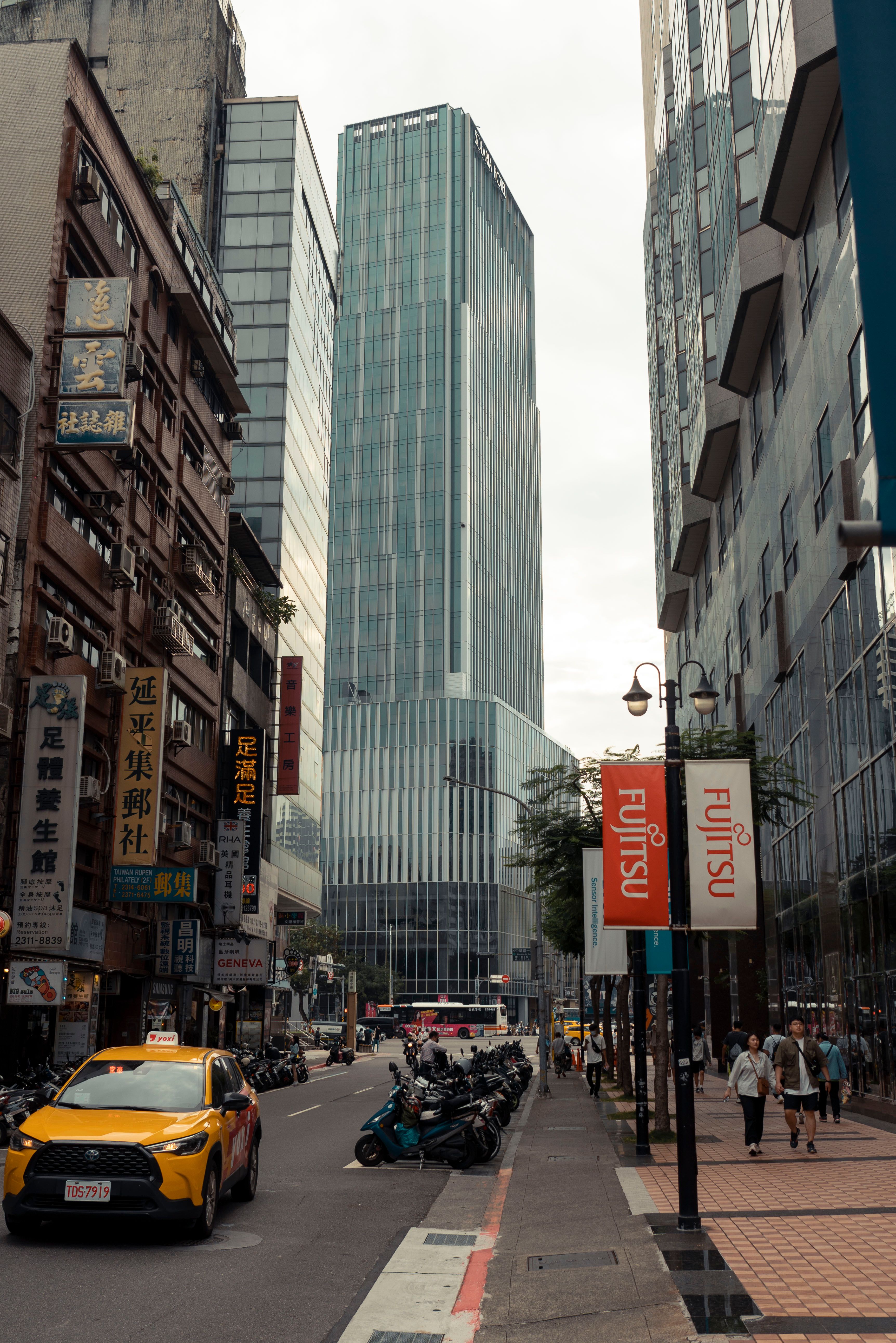 Fujitsu Sign Photos, Download The BEST Free Fujitsu Sign Stock Photos ...