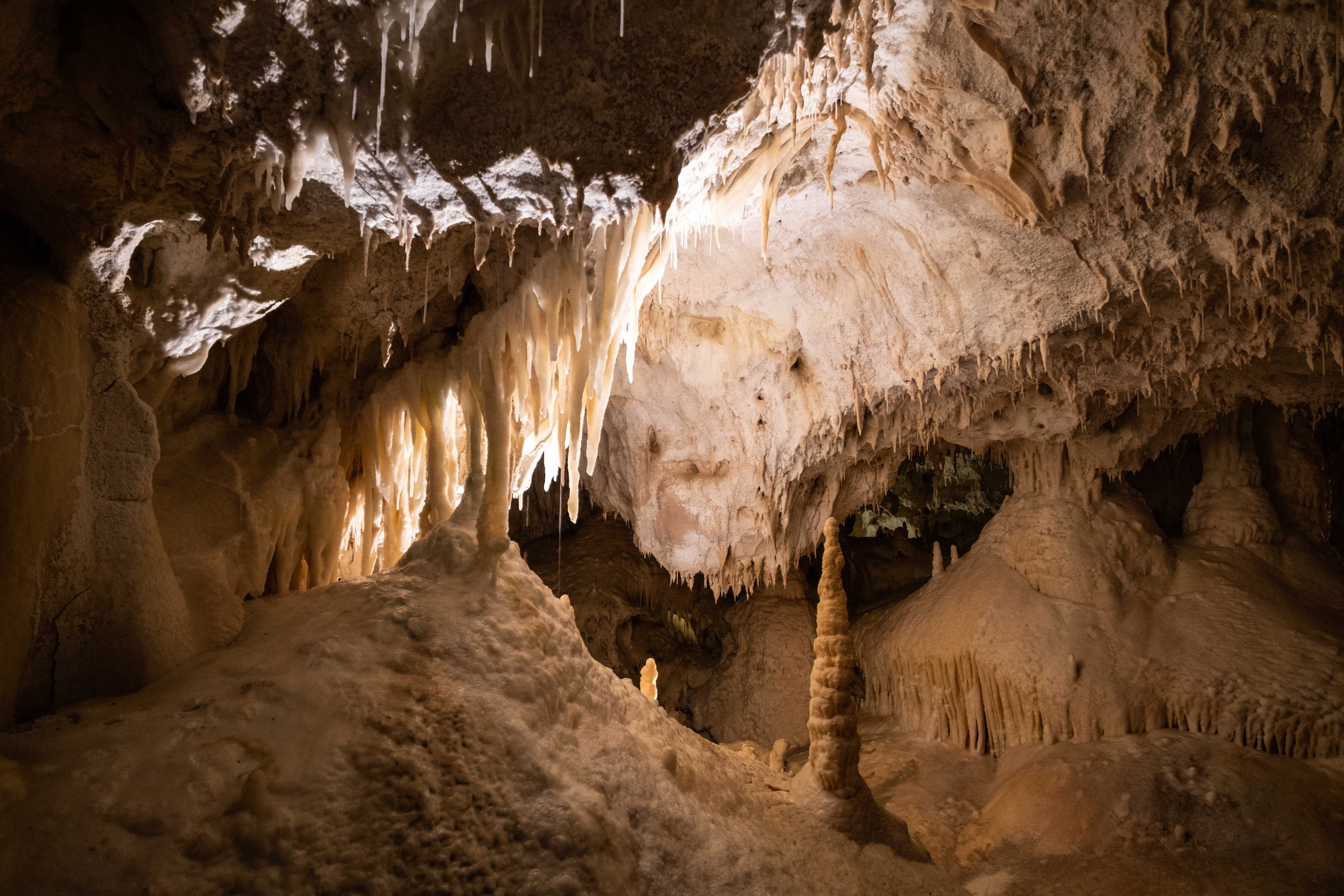 Rocks in Cave · Free Stock Photo