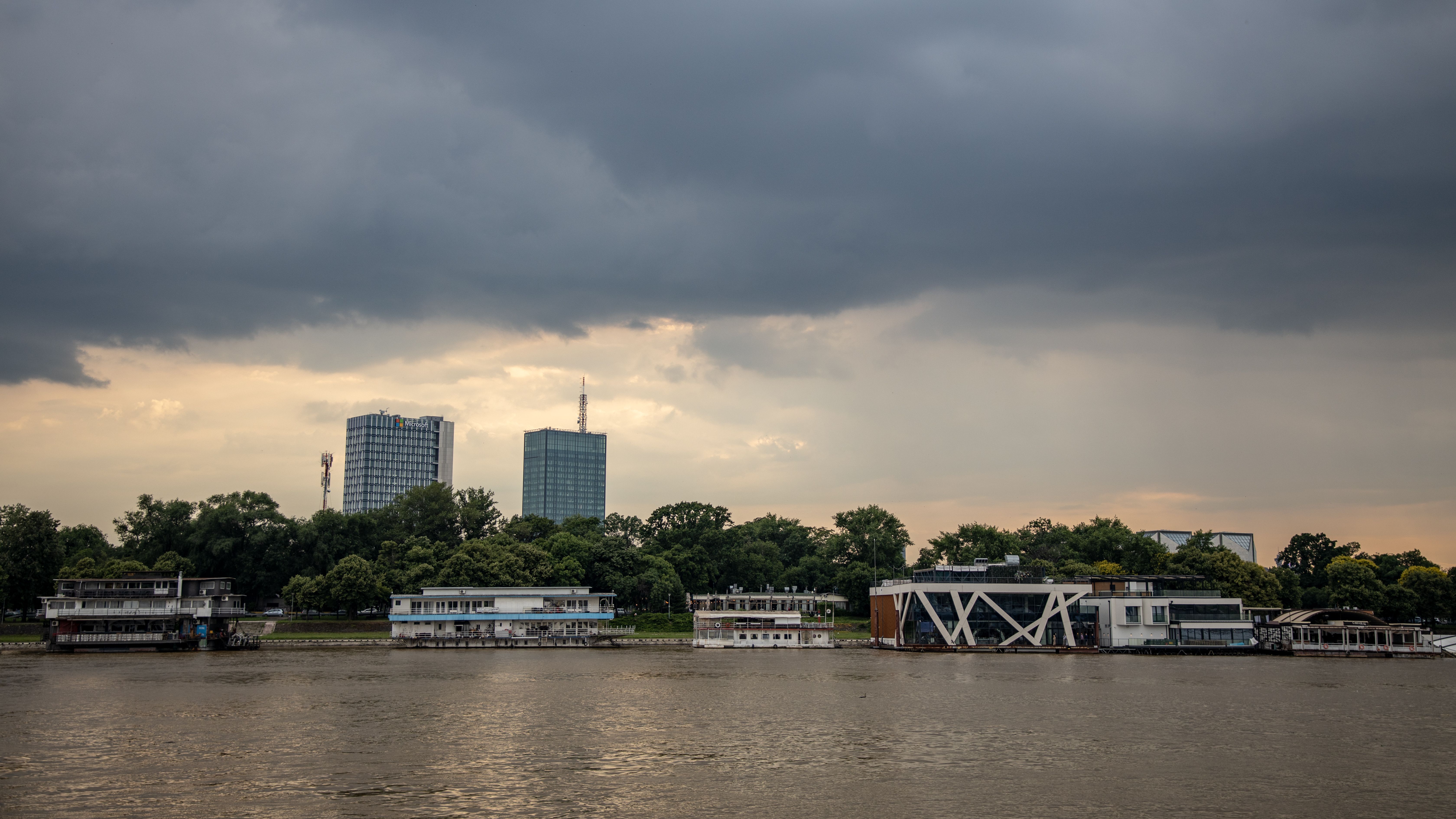 Rain Cloud over River in City · Free Stock Photo