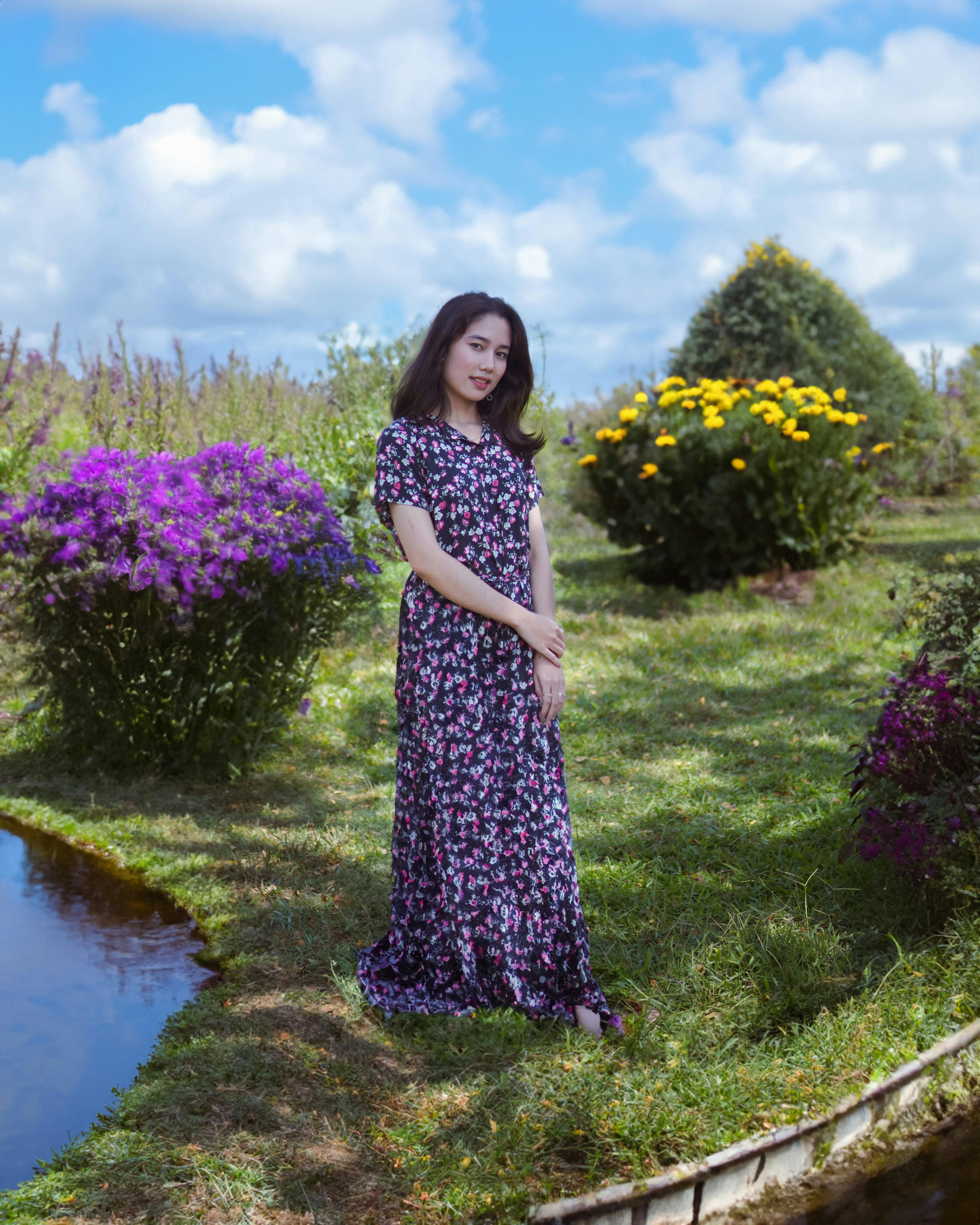 Model In Garden Photos, Download The BEST Free Model In Garden Stock ...