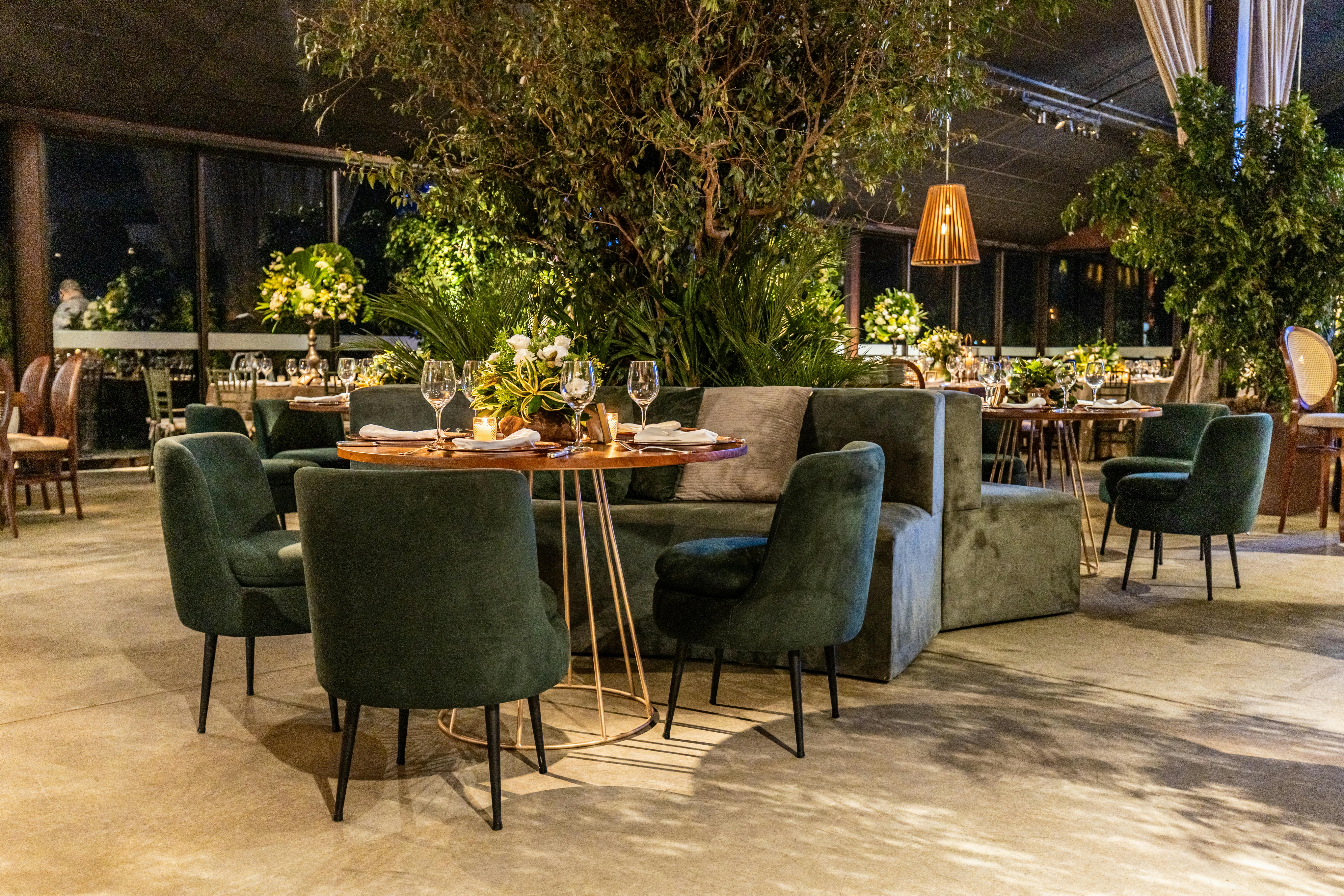 Elegant Table Settings in a Modern Restaurant · Free Stock Photo