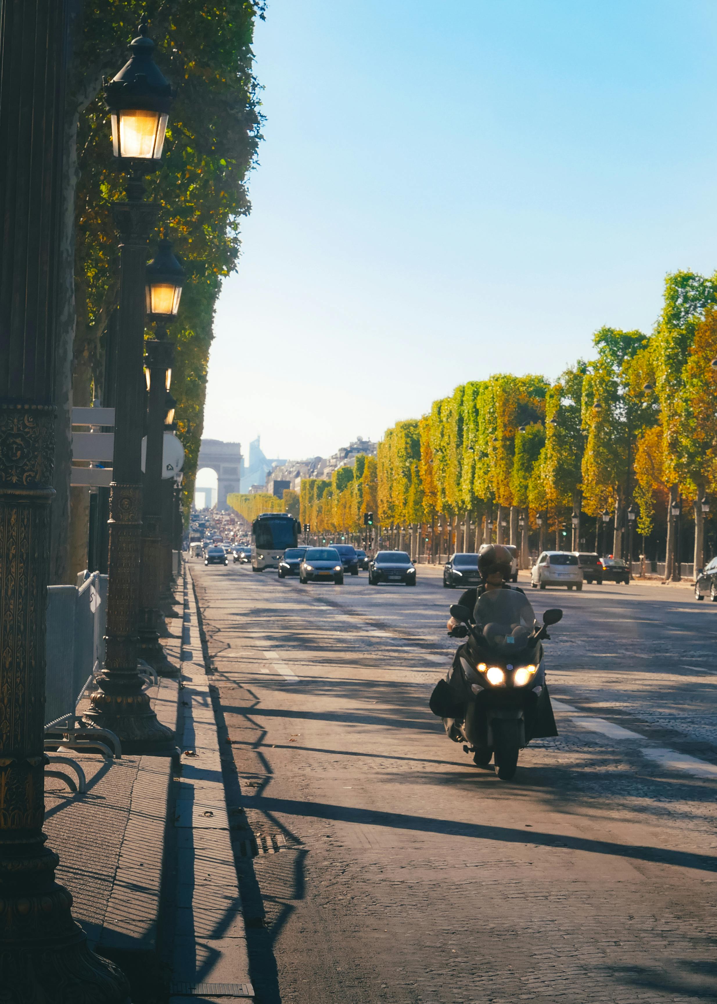 Road in Paris to Arc de Triomphe · Free Stock Photo