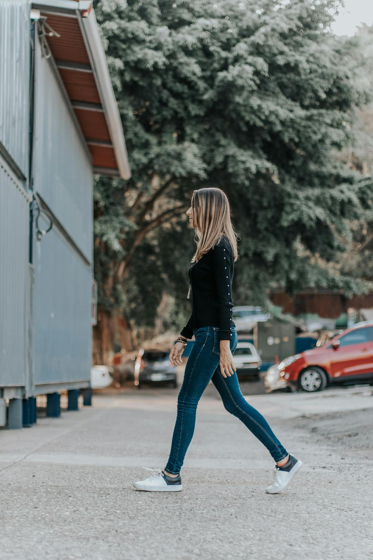 Woman Walking Photos, Download The BEST Free Woman Walking Stock Photos ...