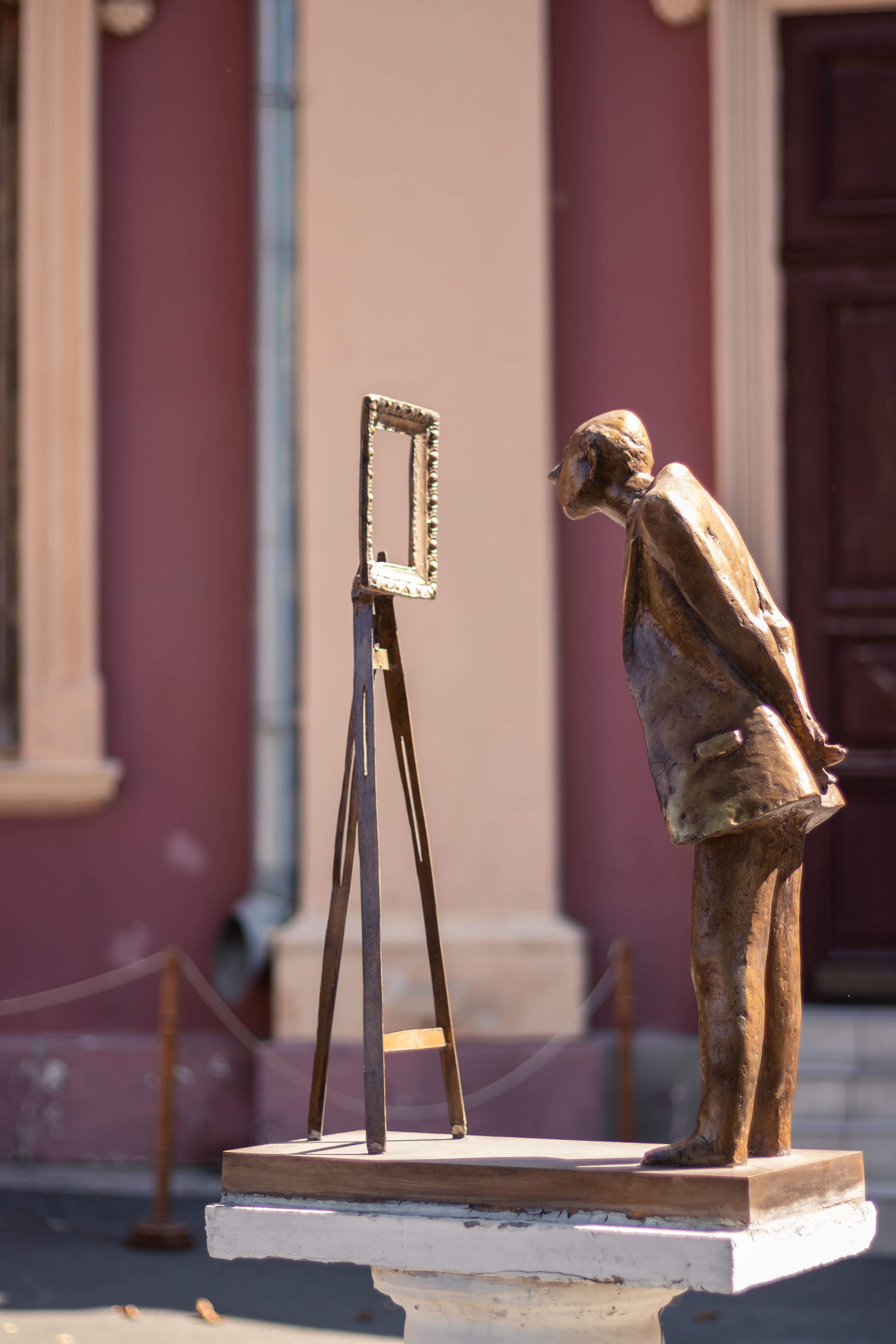Sculpture of Standing Man near Frame · Free Stock Photo