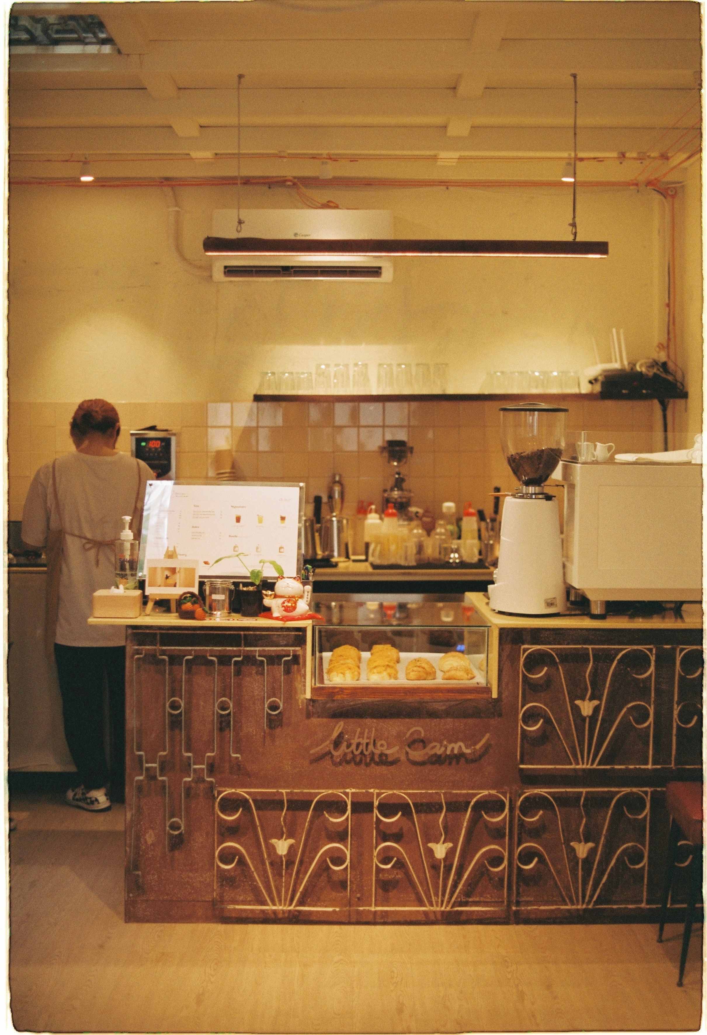 Counter in a Store · Free Stock Photo