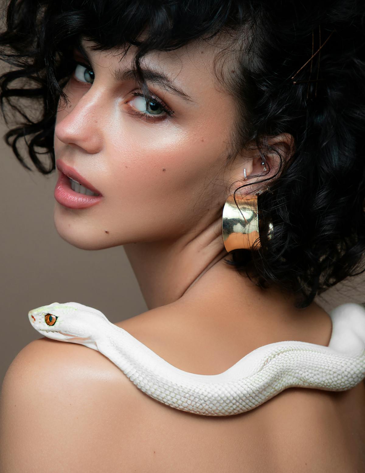 Back Woman On Makeup Photos, Download The BEST Free Back Woman On ...