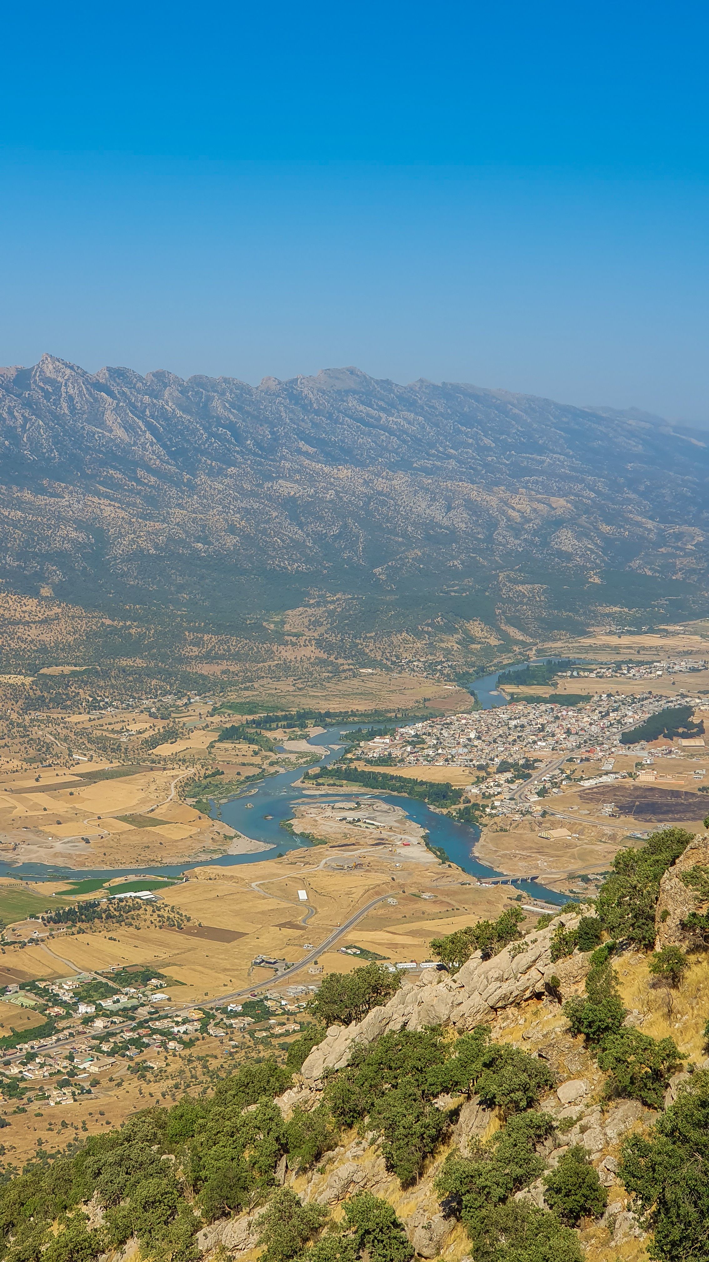 City in Valley with River · Free Stock Photo