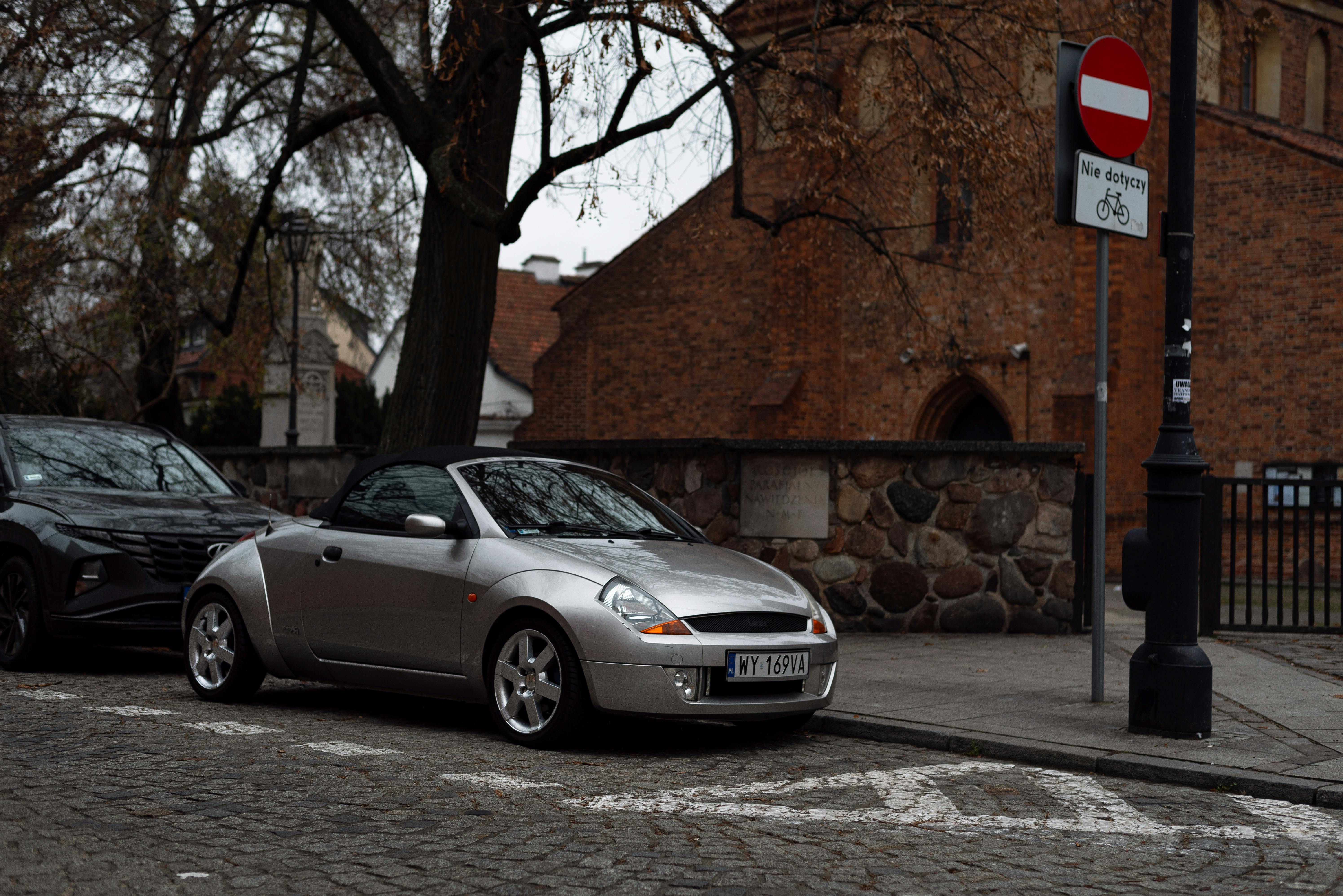 Convertible Ford Street Ka Parking on Street · Free Stock Photo