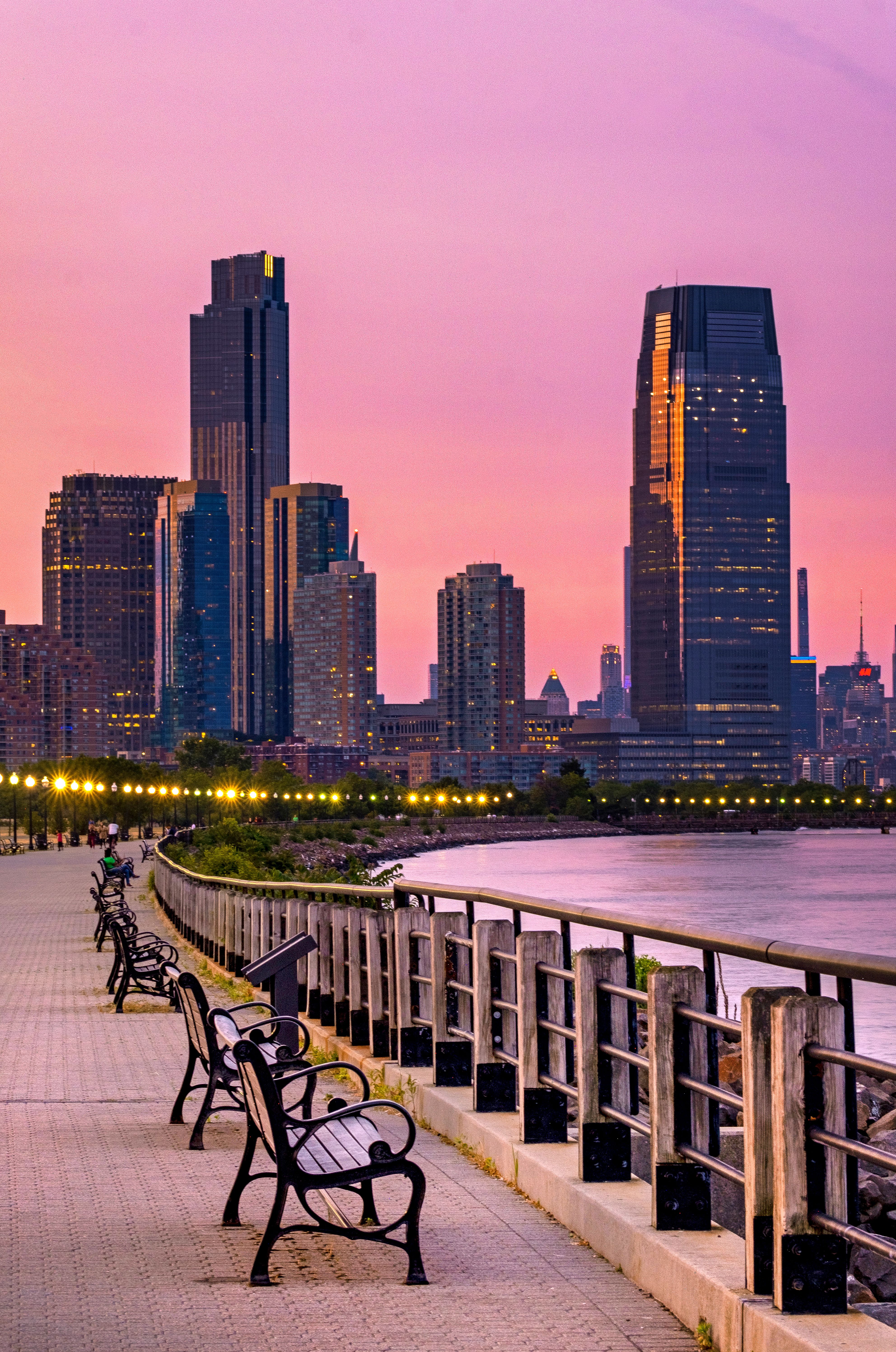 Promenade in City on Coast at Dusk under Pink Sky · Free Stock Photo