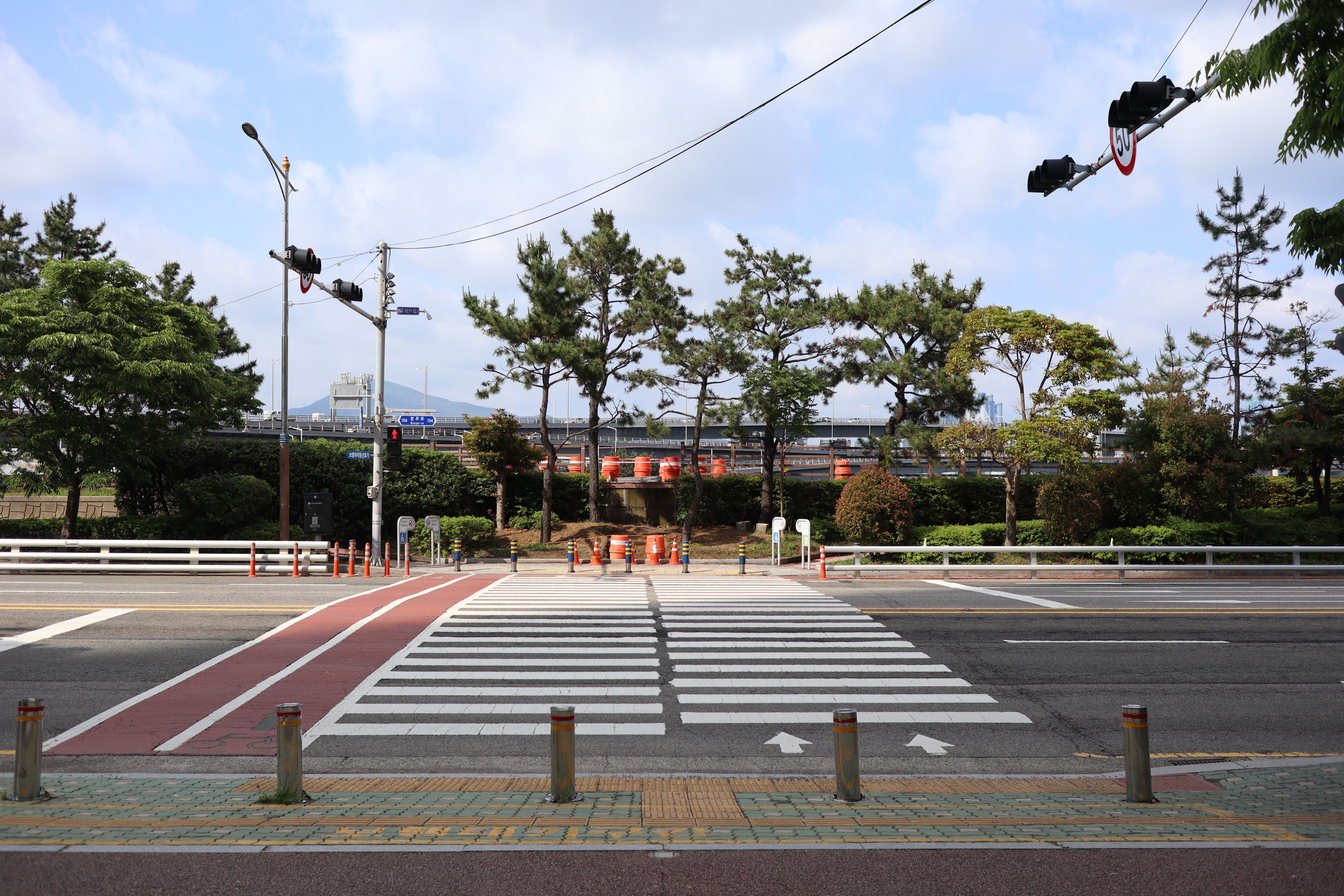 Pedestrian Right Of Way Photos, Download The BEST Free Pedestrian Right ...