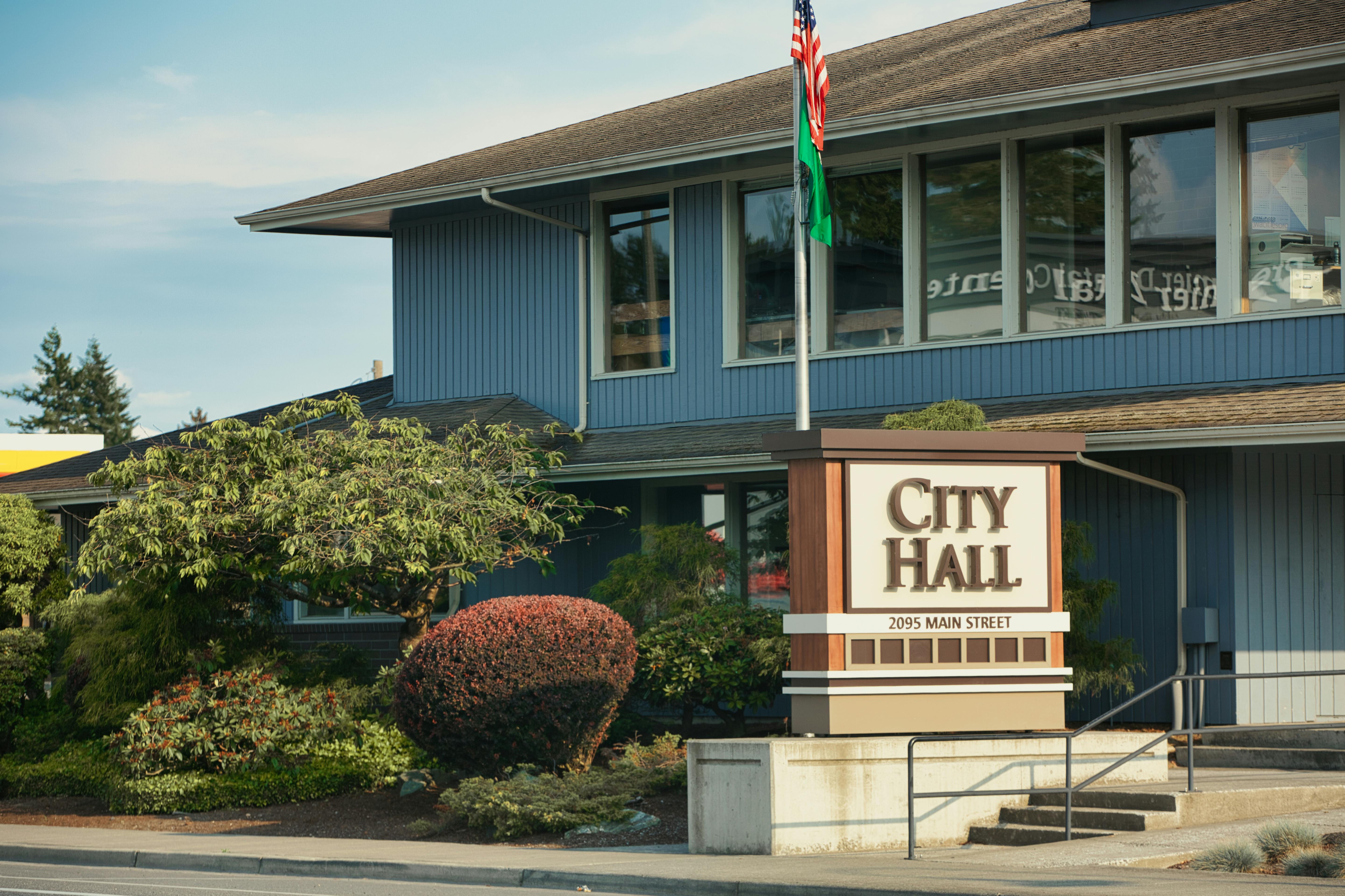 City Hall in a Small American Town · Free Stock Photo