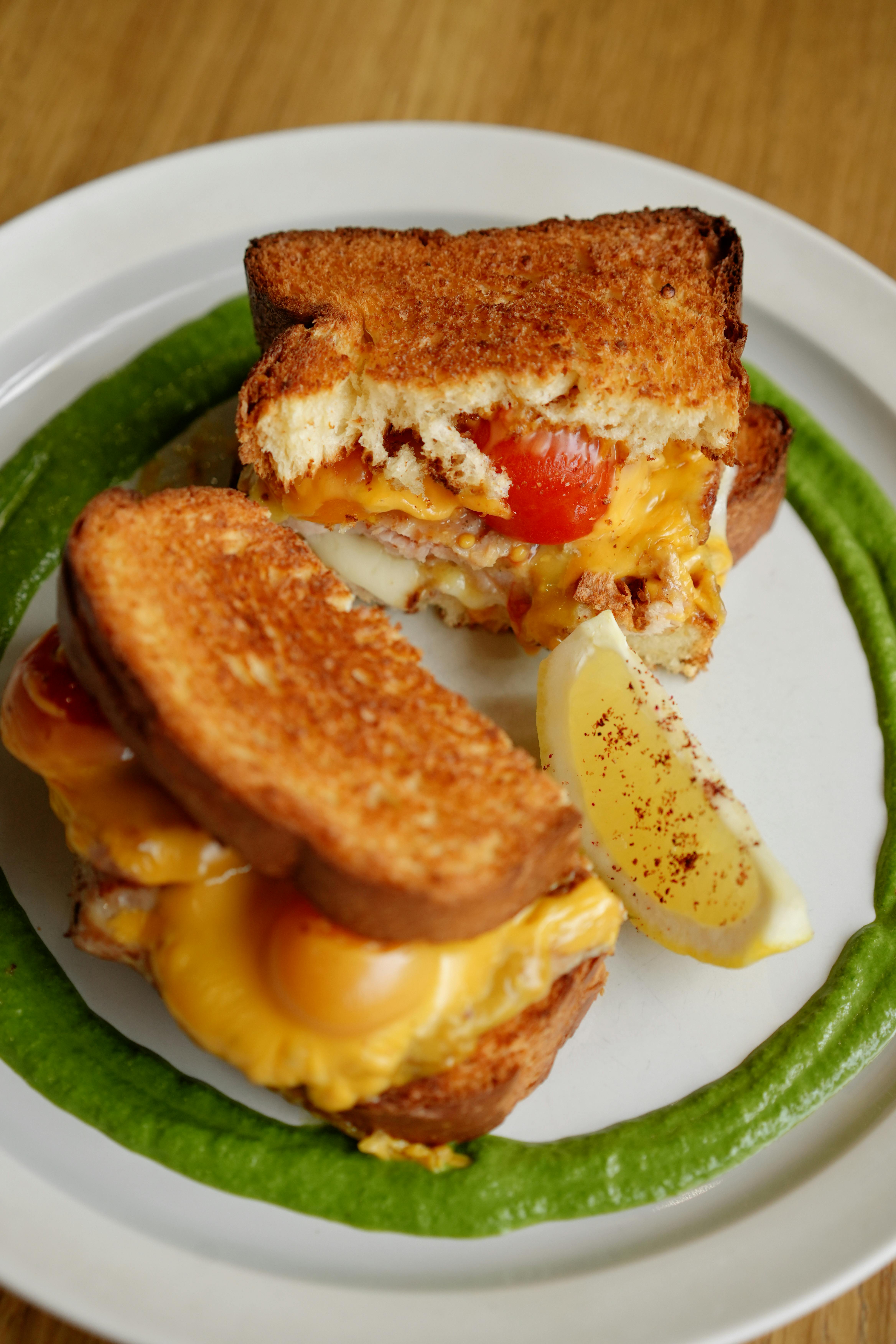 Delicious toast with crunchy bread and melted cheese · Free Stock Photo