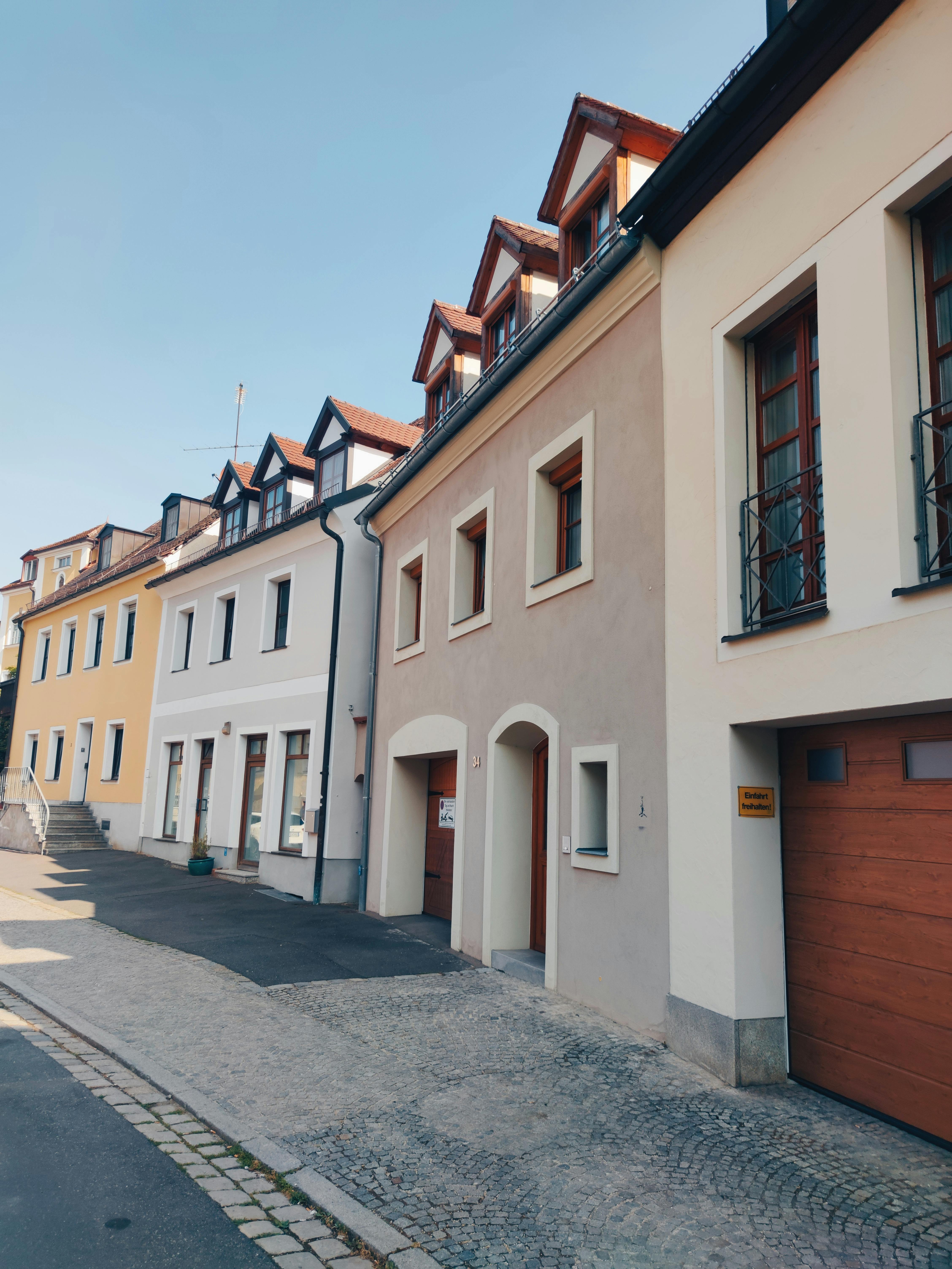 Foto de stock gratuita sobre acera, adoquín, alemania, alojamiento ...