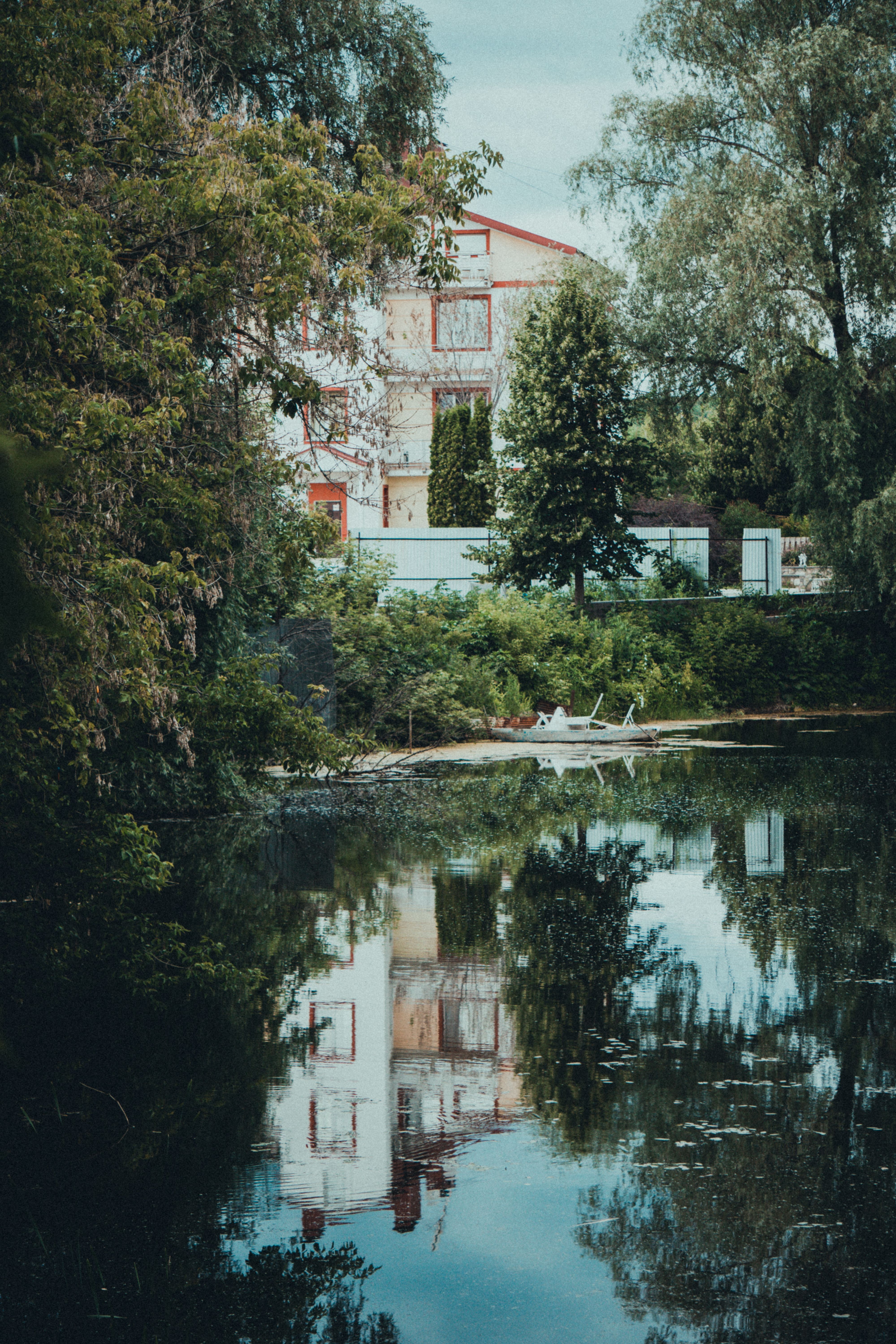 Building Reflection in Water Pond in Park · Free Stock Photo