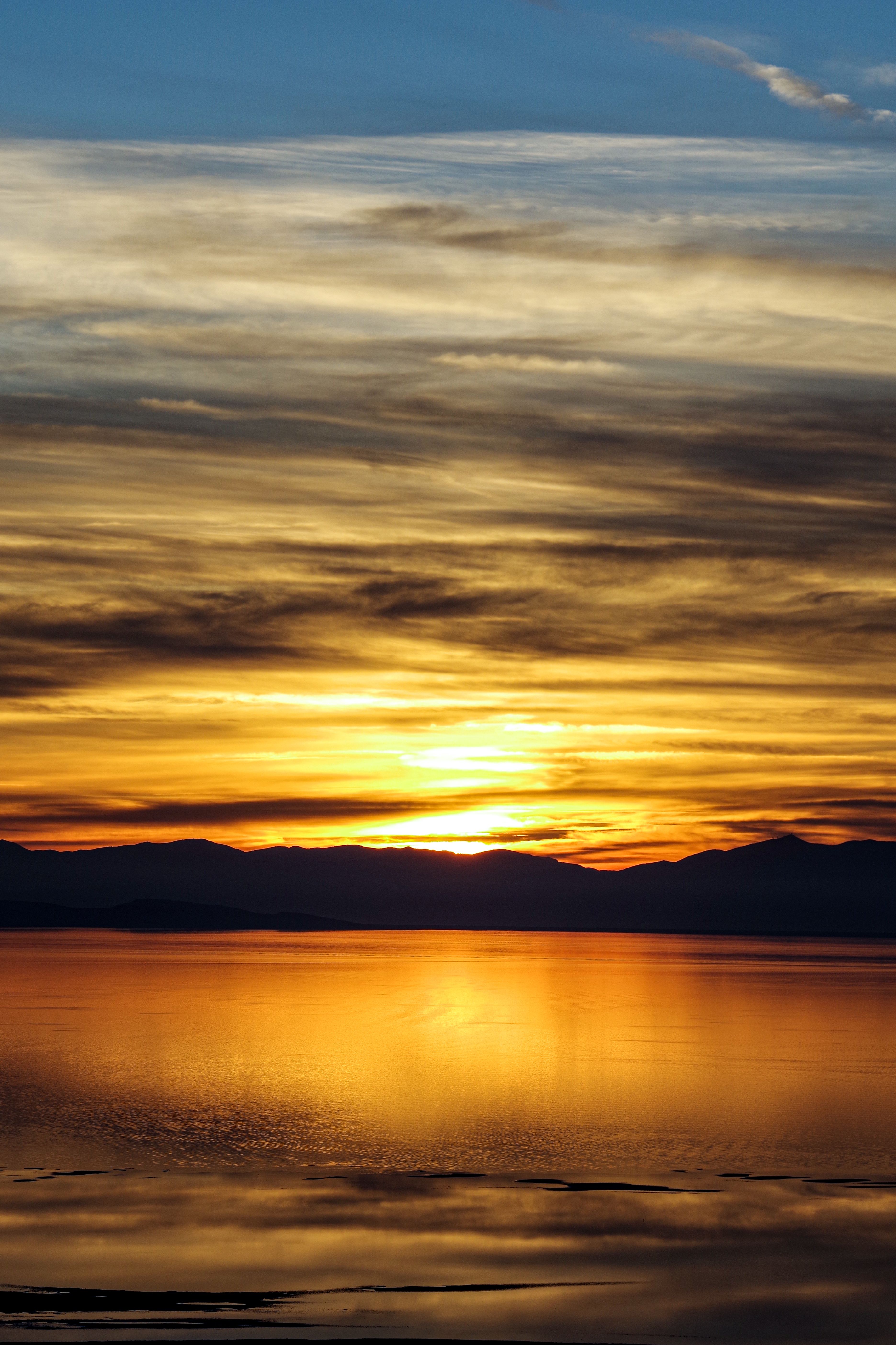 Dramatic Sunset Sky over the Body of Water · Free Stock Photo
