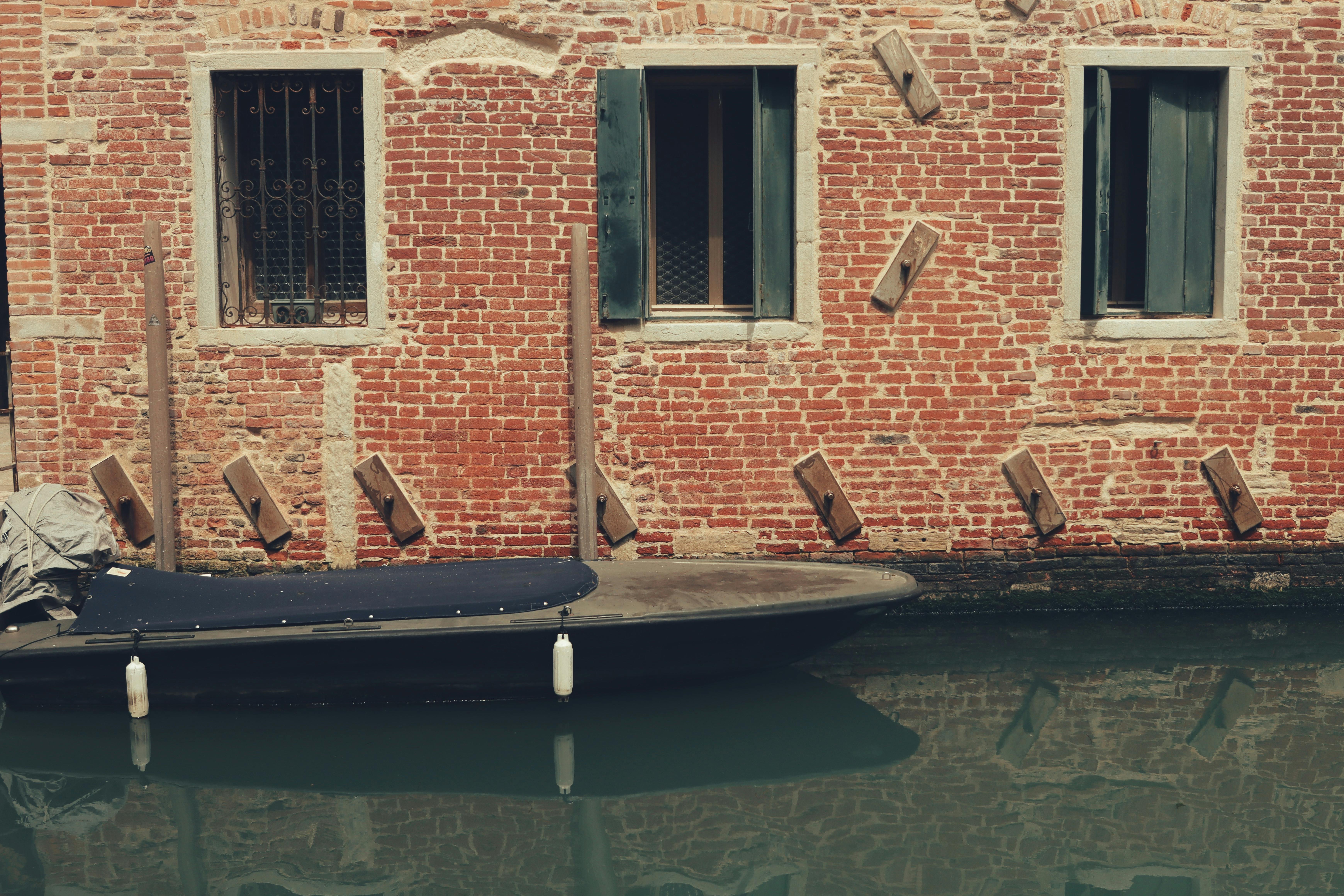 Gondola near Building in Venice · Free Stock Photo