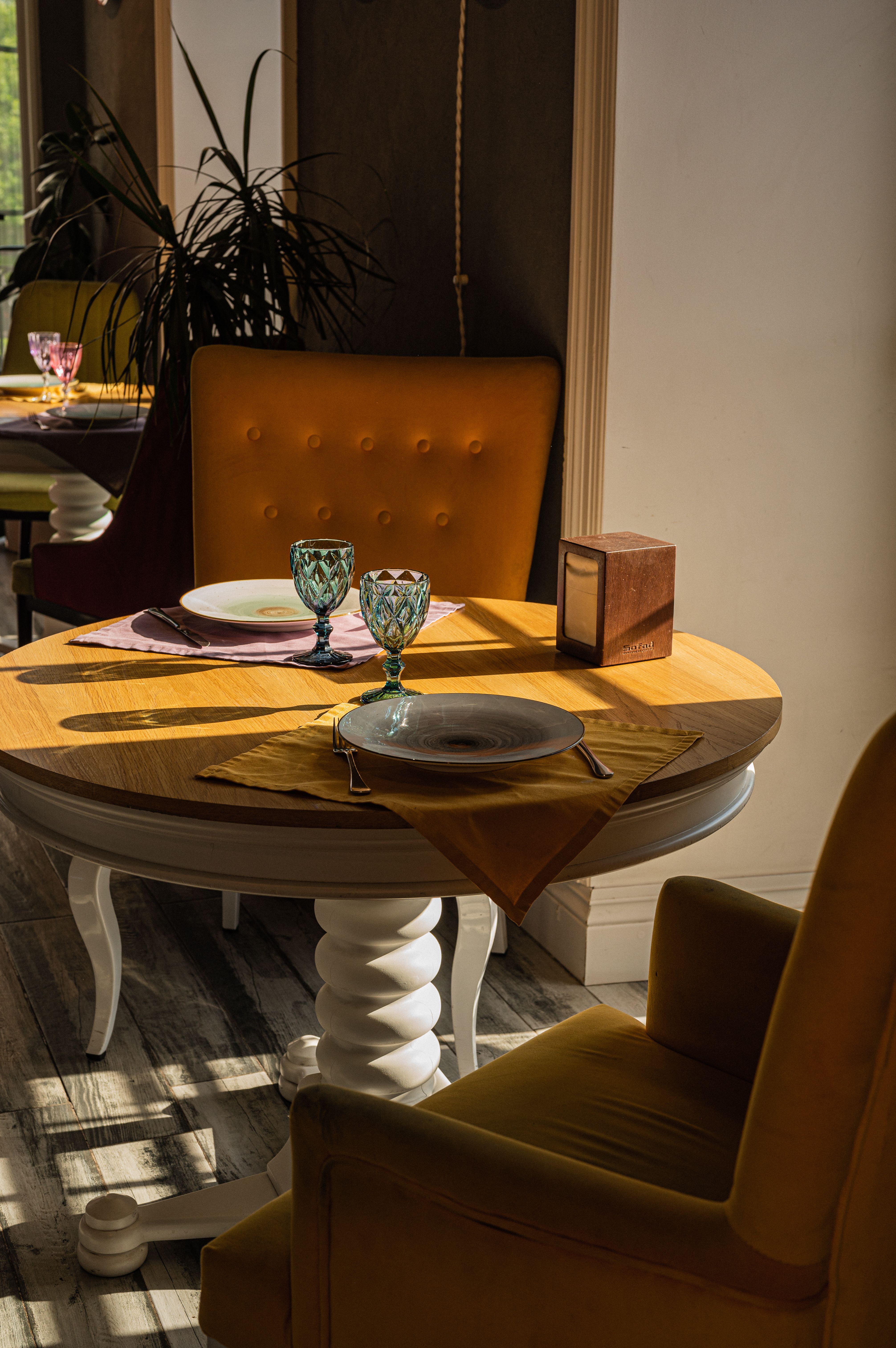 Table in Cafe · Free Stock Photo
